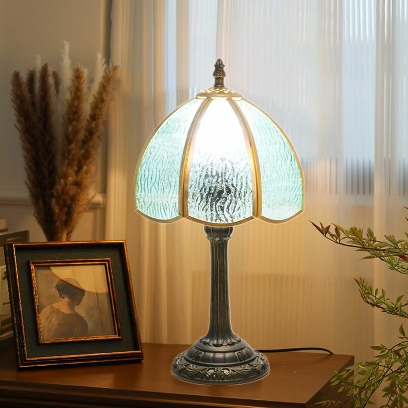 Винтажная лампа тиффани настольная витражное стекло Синий.