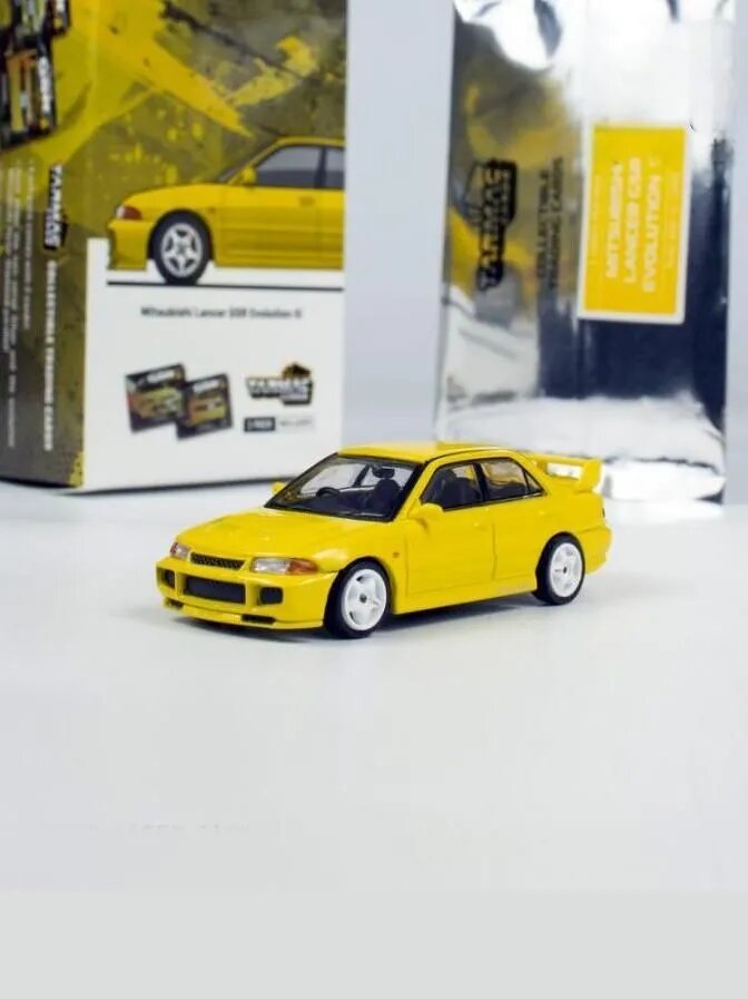 Машинка Tarmac Works TW 1/64 Mitsubishi Lancer GSR Evolution III Yellow Die-cast Alloy Car Model Collection Display Gift