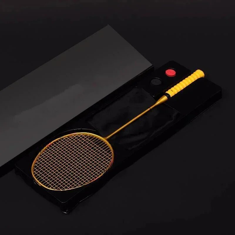 Подарочная коробка 5U Ракетка для бадминтона Полностью карбоновая цельная ручка Ультралегкая атака Ракетка с одной ракеткой Многоцветный вариант, White