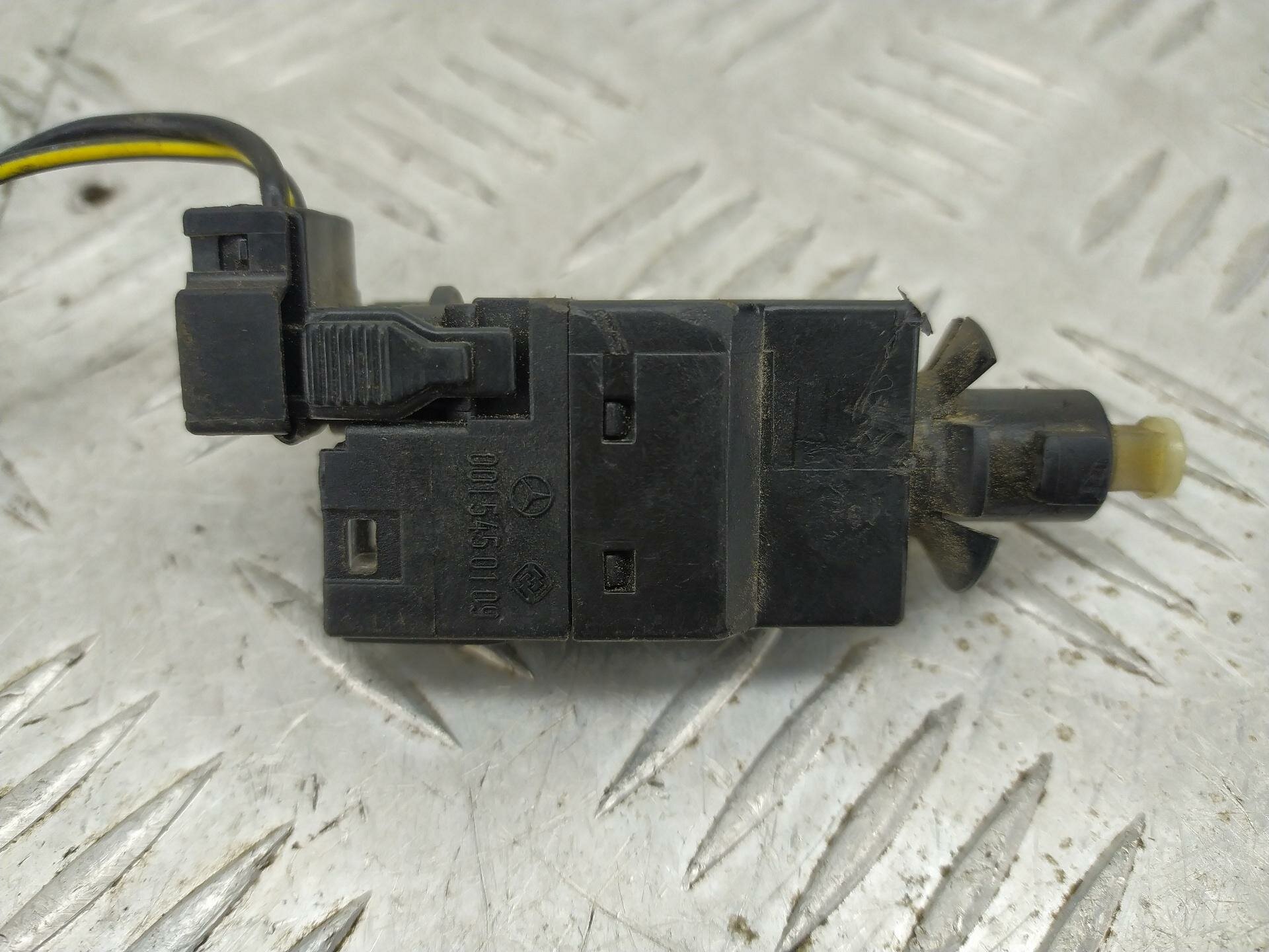 Датчик педали тормоза (лягушка) Mercedes-Benz C W202 (1993 - 1997) 0015450109