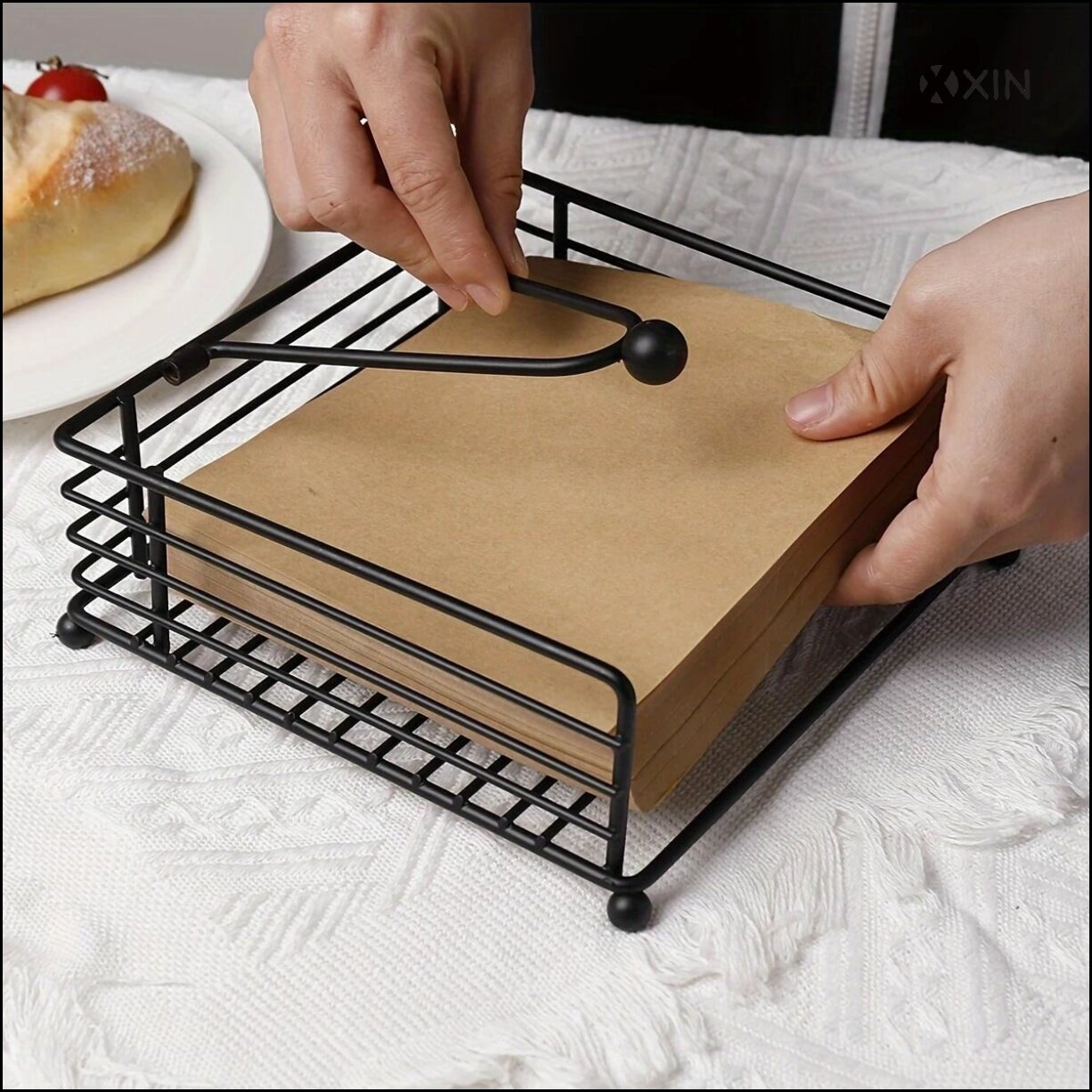 Салфетница на стол металлическая золотая кухонная подставка лофт, держатель для бумажных салфеток. Настольный интерьерный диспенсер для сервировки и декора в баре, кафе, столовой.
