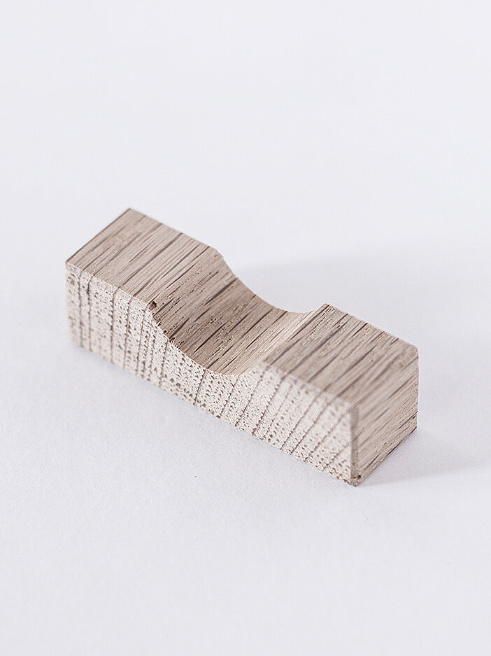 Подставка под перо/кисть/палочки дуб