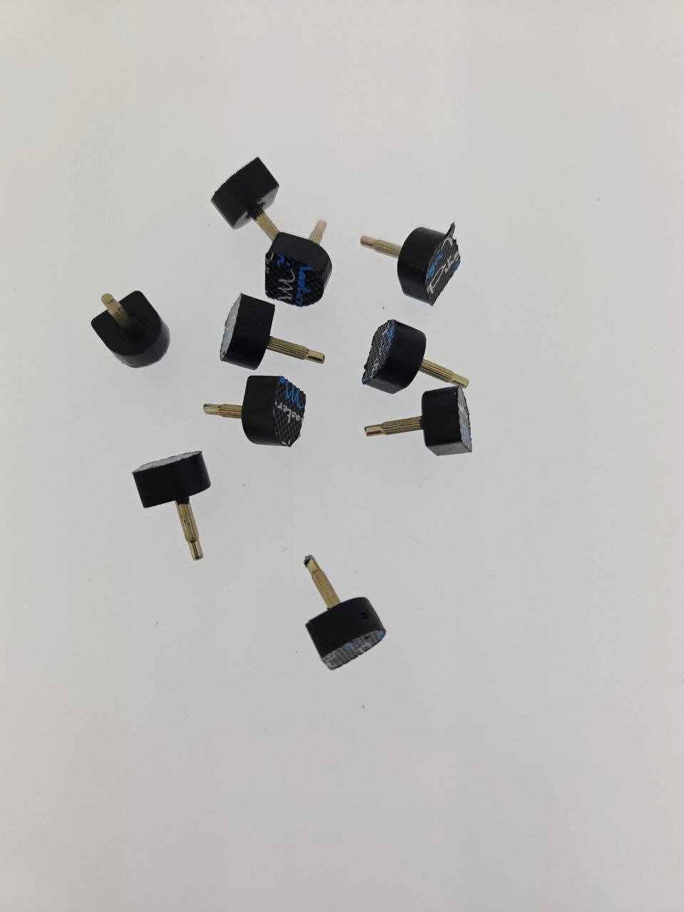 Набойки со штырем для каблуков и женской обуви из полиуретана 11x11мм, толщина штыря 2,5мм (10шт)черные