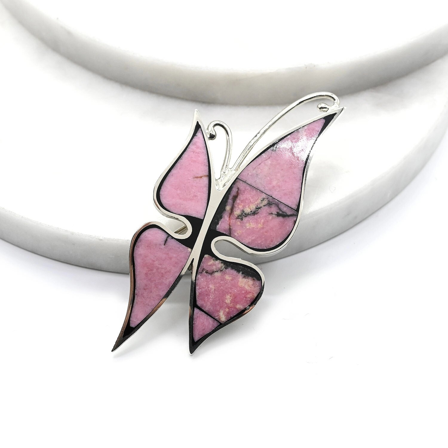 Брошь, родонит