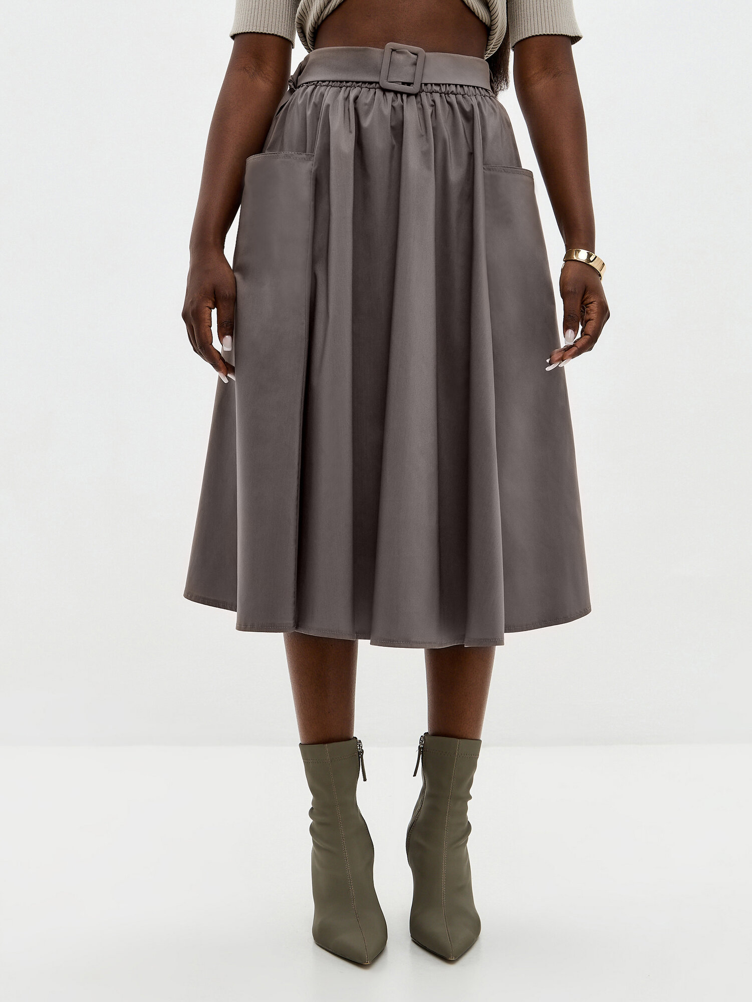 Юбка миди капучино в складку на резинке с подкладом, карманами и поясом с пряжкой