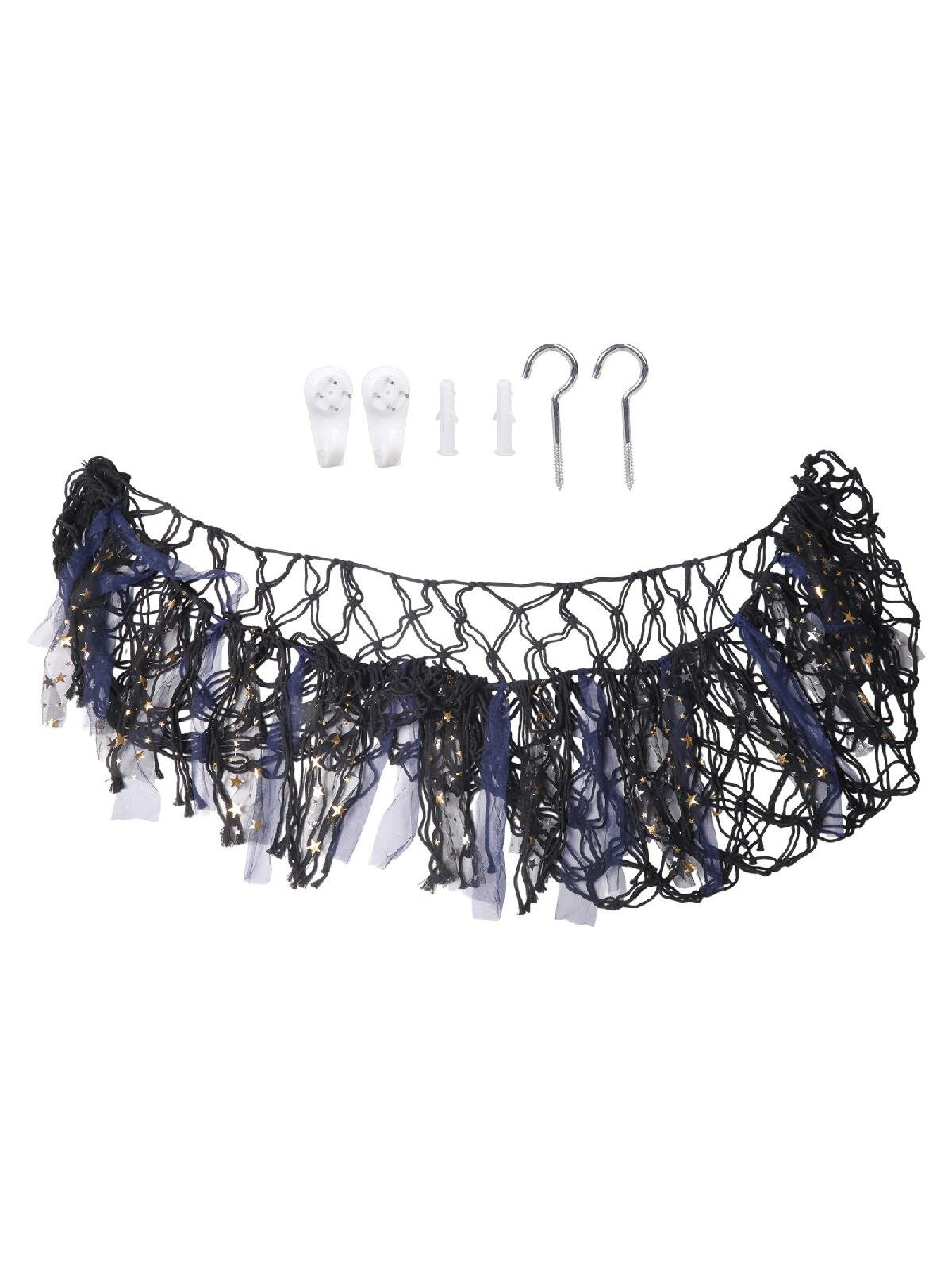 Просторная подвесная сетка для хранения плюшевых игрушек в оформлении детской спальни