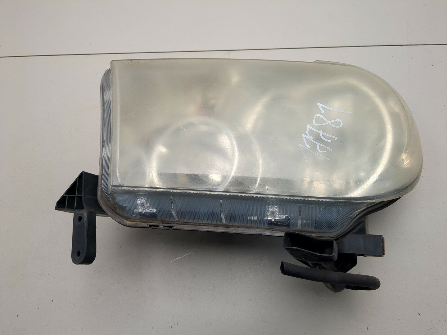 Фара (передняя) левая Toyota Sequoia Б/У