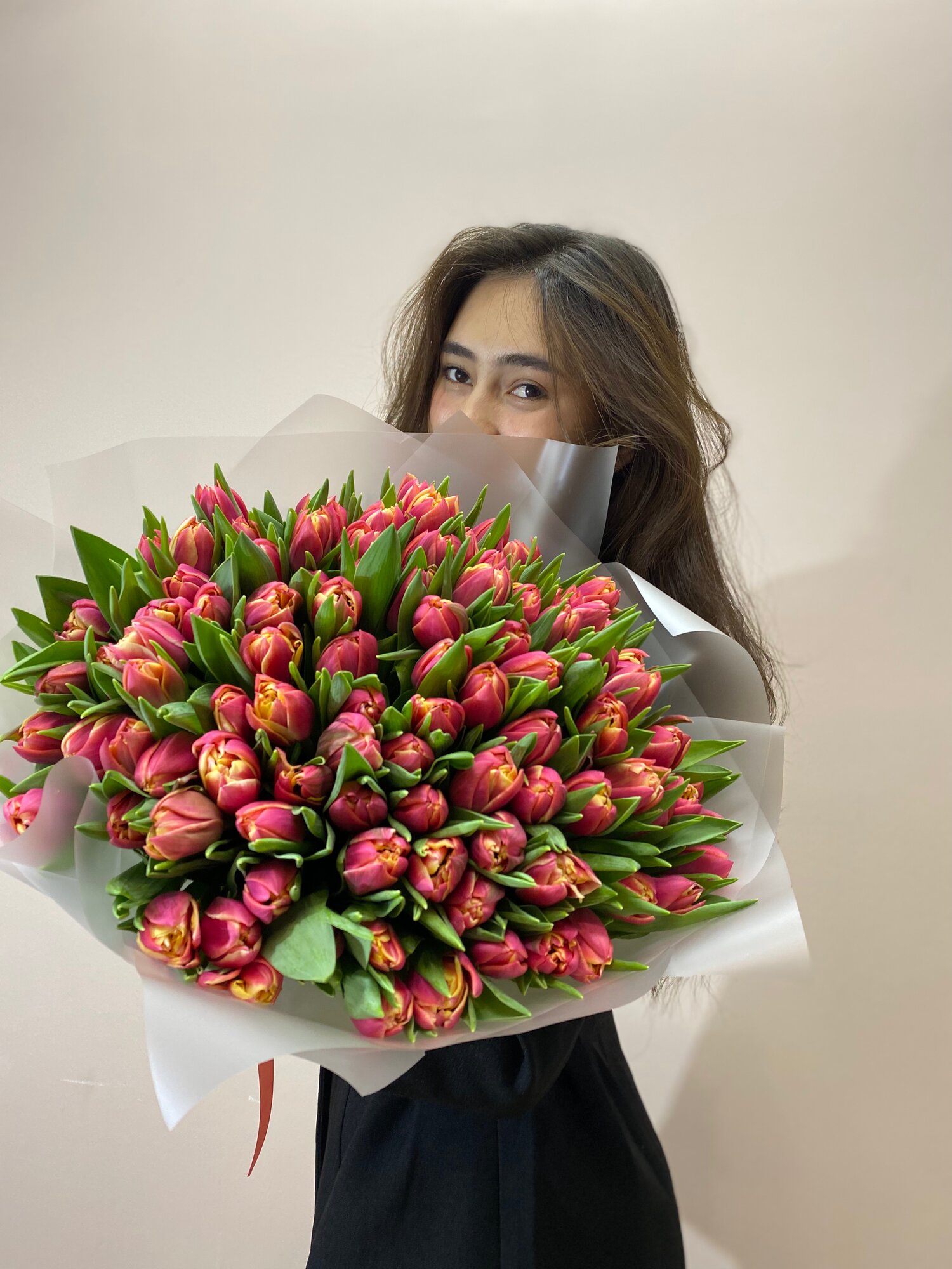 Букет живых цветов из розовых пионовидных тюльпанов 101шт