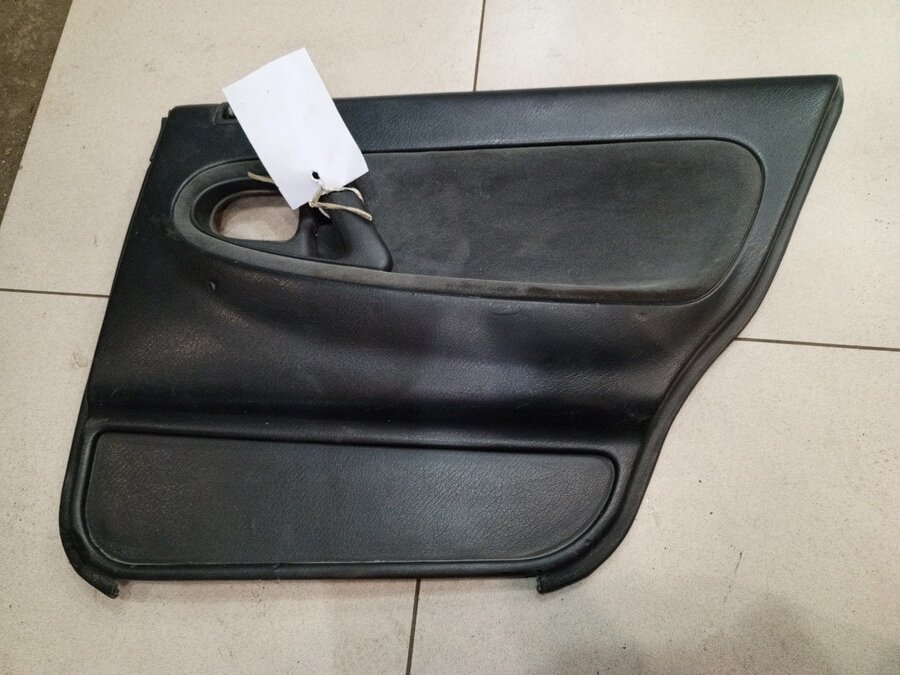 Обшивка двери задней правой от Mazda Capella CG 1994-1997