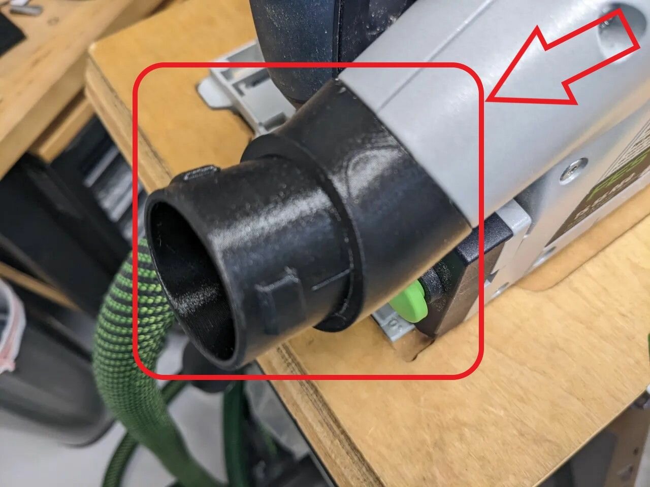 Зафиксированный пылеотвод на Festool TS55