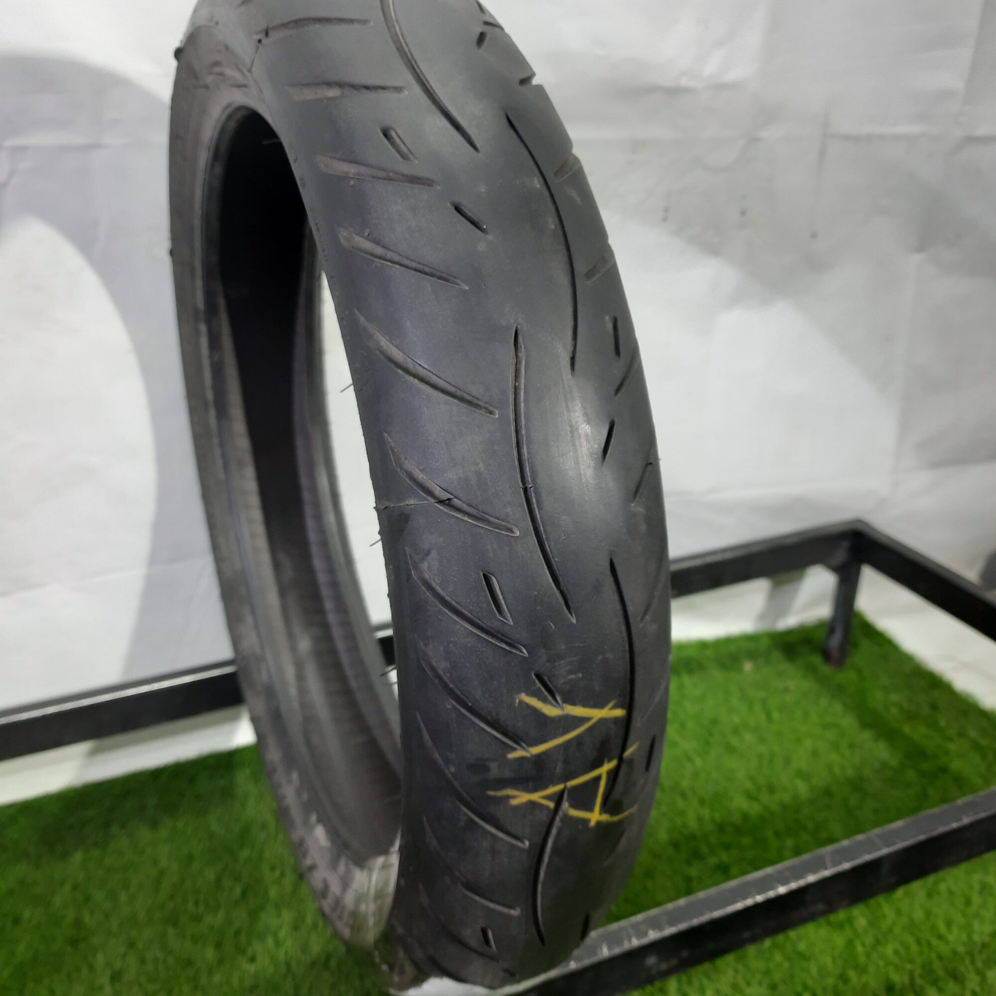 Мотошина Metzeler Roadtec Z8 120/70 ZR17 58W TL