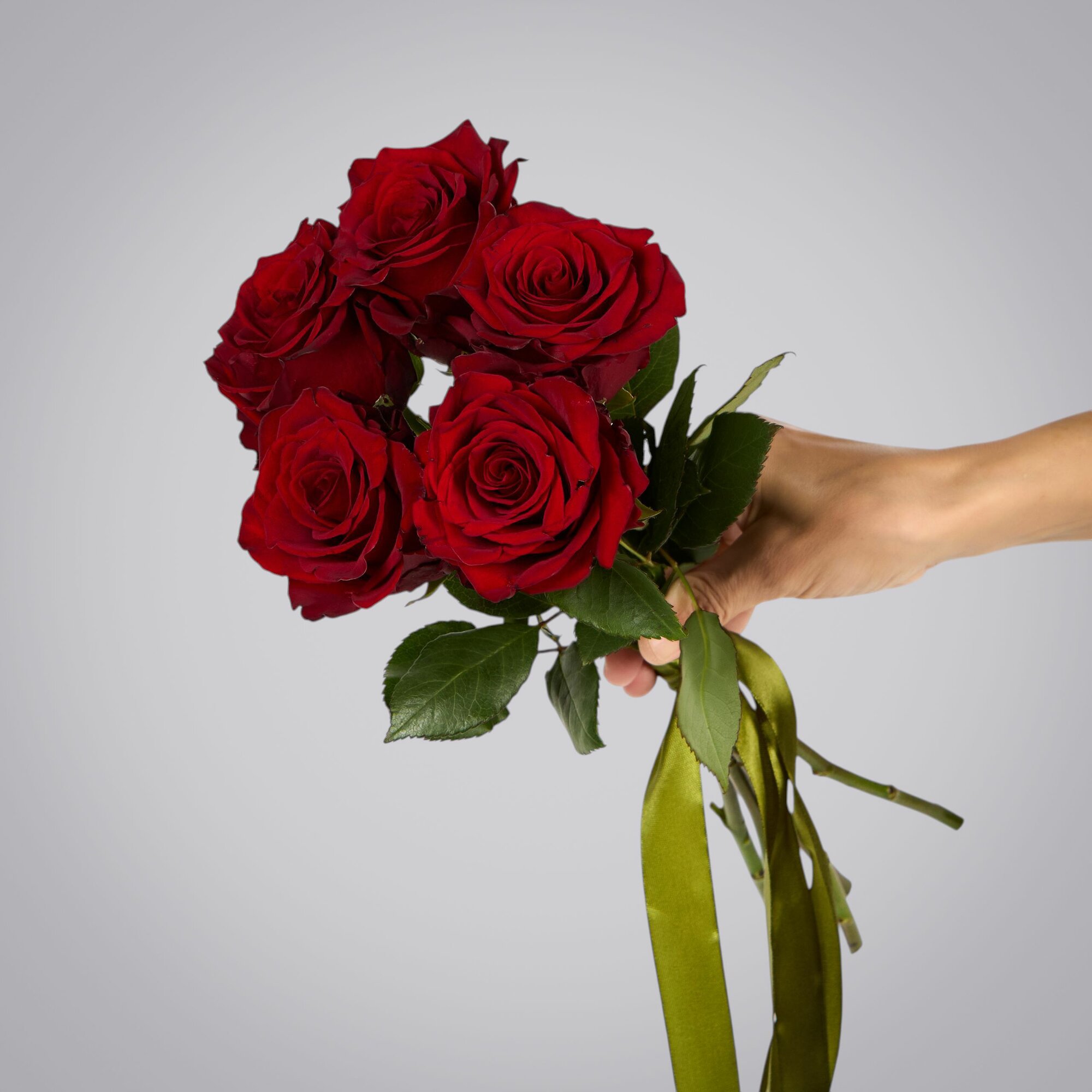 Монобукет из 5 роз "Explorer" под ленту