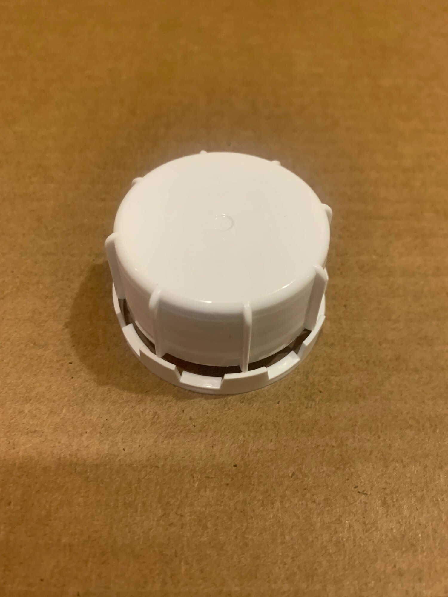 Крышка с наружным диаметром горловины канистры 39-40 белая (4 шт)