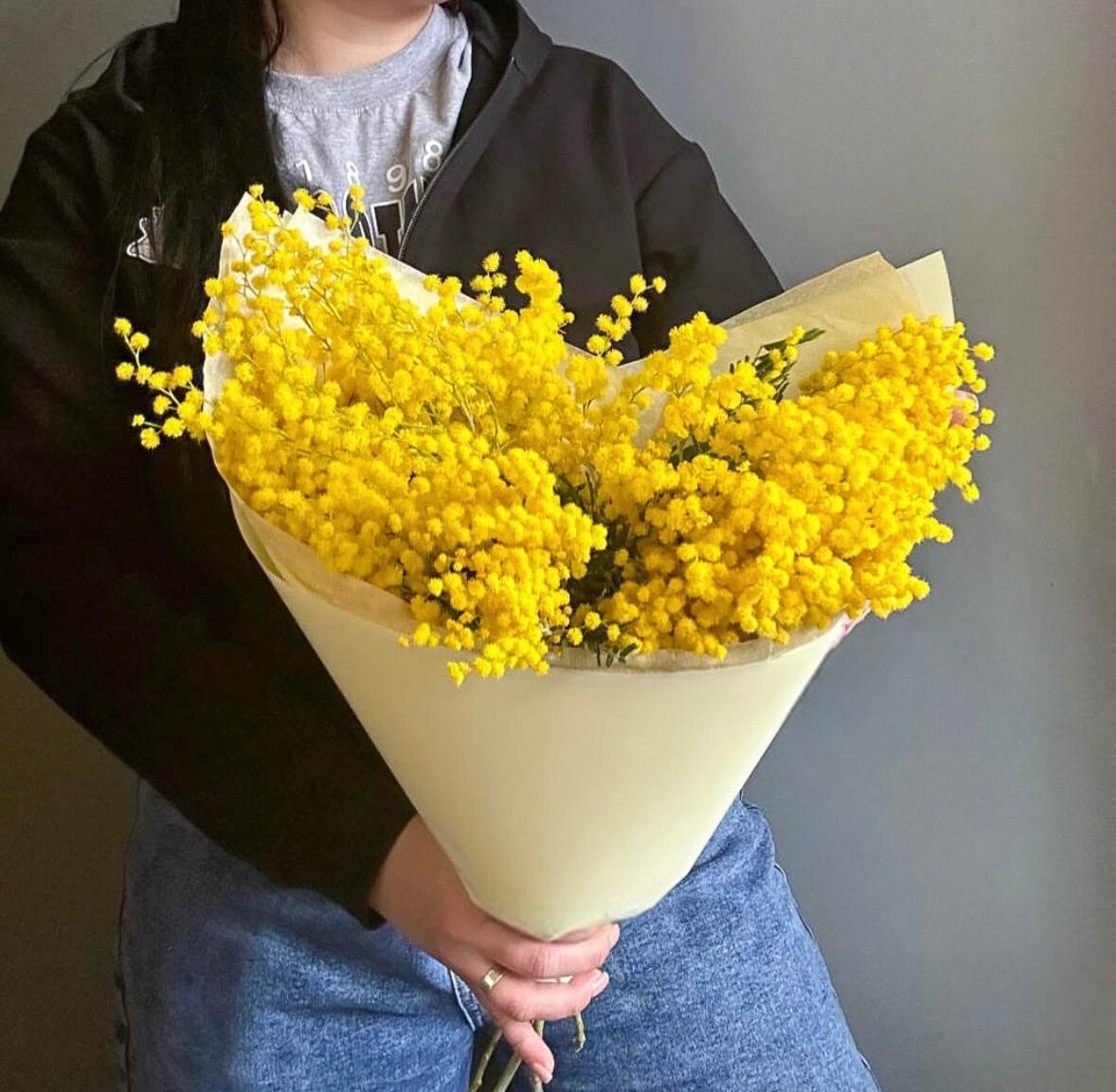 Букет «Миниатюрное пушистое солнце» (банч итальянская мимоза)