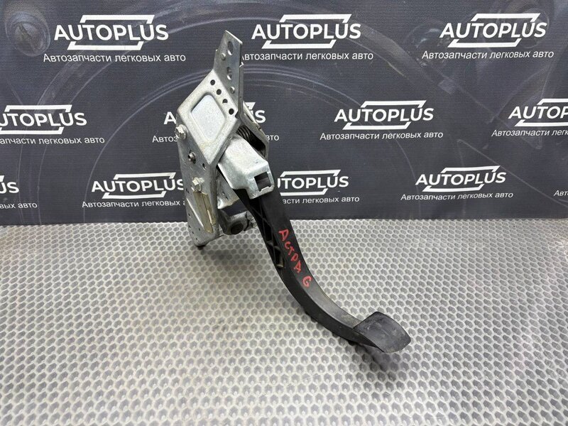 Педаль сцепления