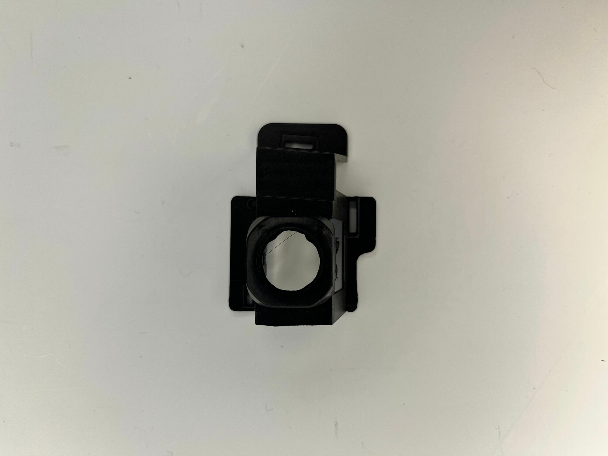 Кронштейн датчика слепой зоны левый Hongqi H9 [3.0 16V 7AMT седан Turbo] 3785122DB01