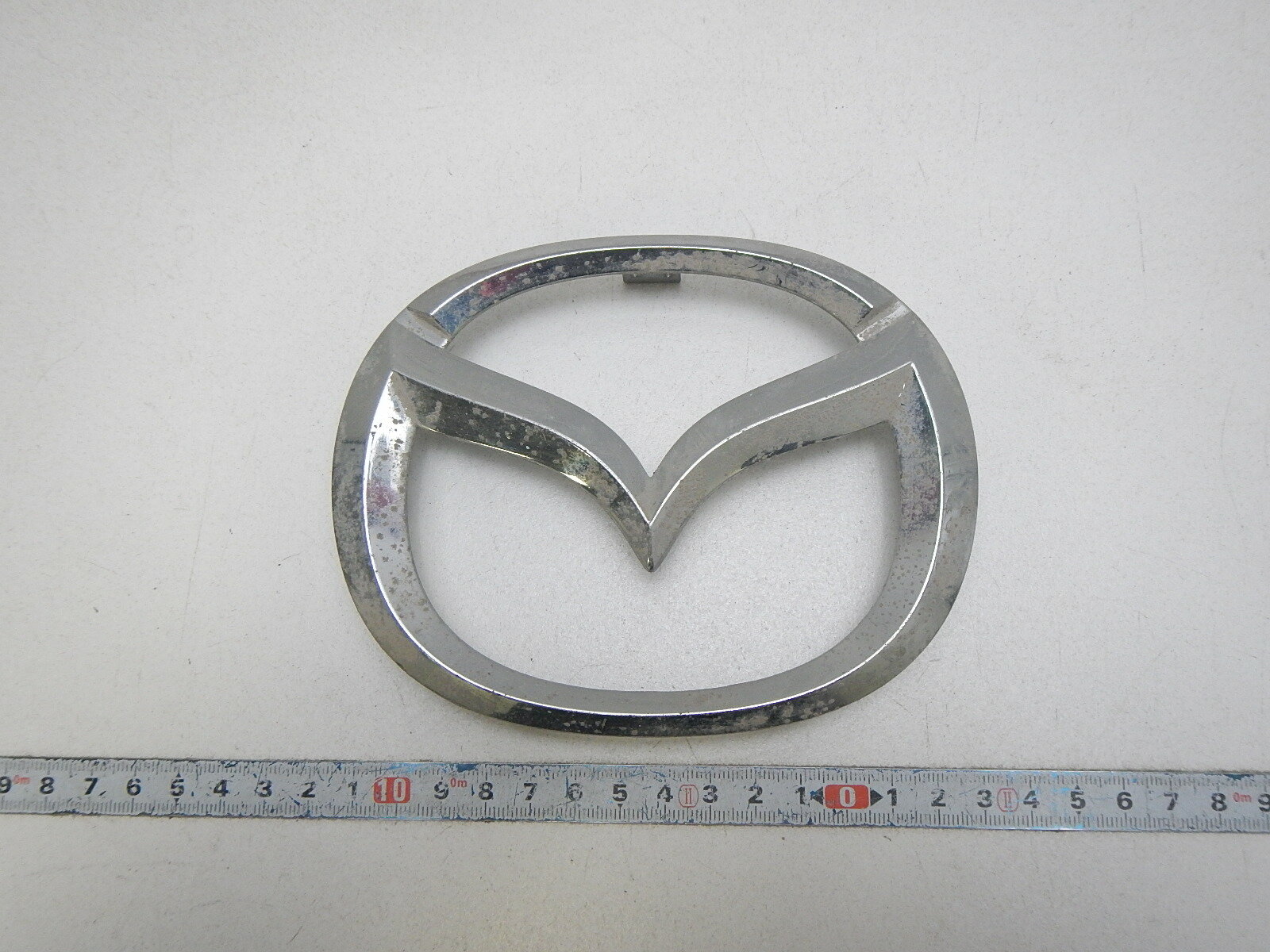 Б/У Эмблема, Mazda (Мазда)-3 (BM) (13-18) MAZDA 3 (BM) (13-18) Царапины. 654233 MAZDA арт. C23551731