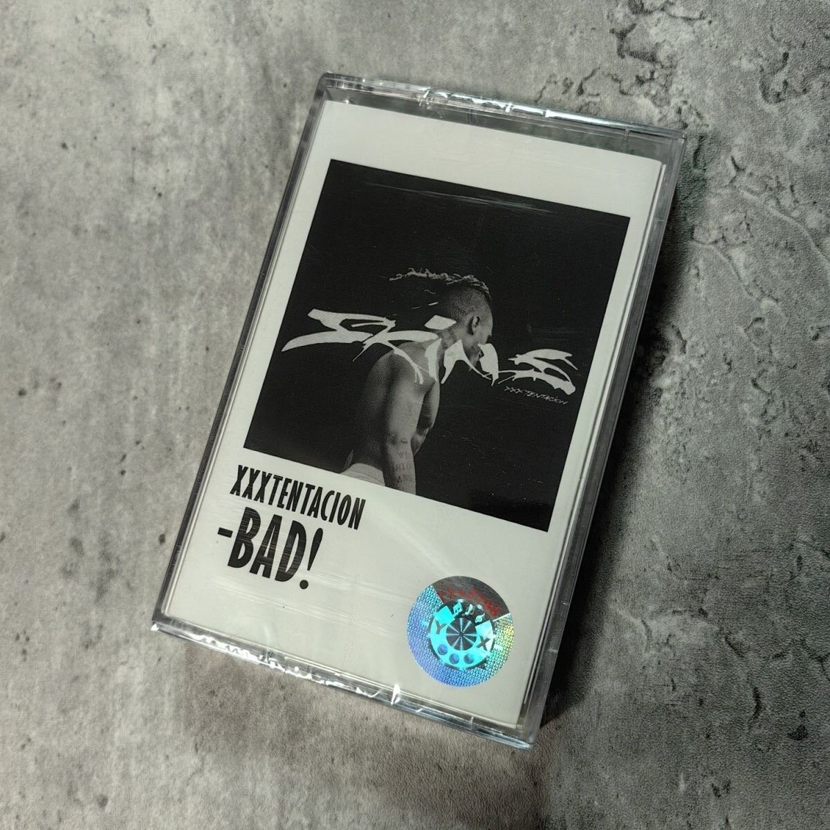Аудиокассета XXXTentacion — альбом Skins, чёрный корпус, 10 треков, хиты BAD! и Whoa, новая, подарок