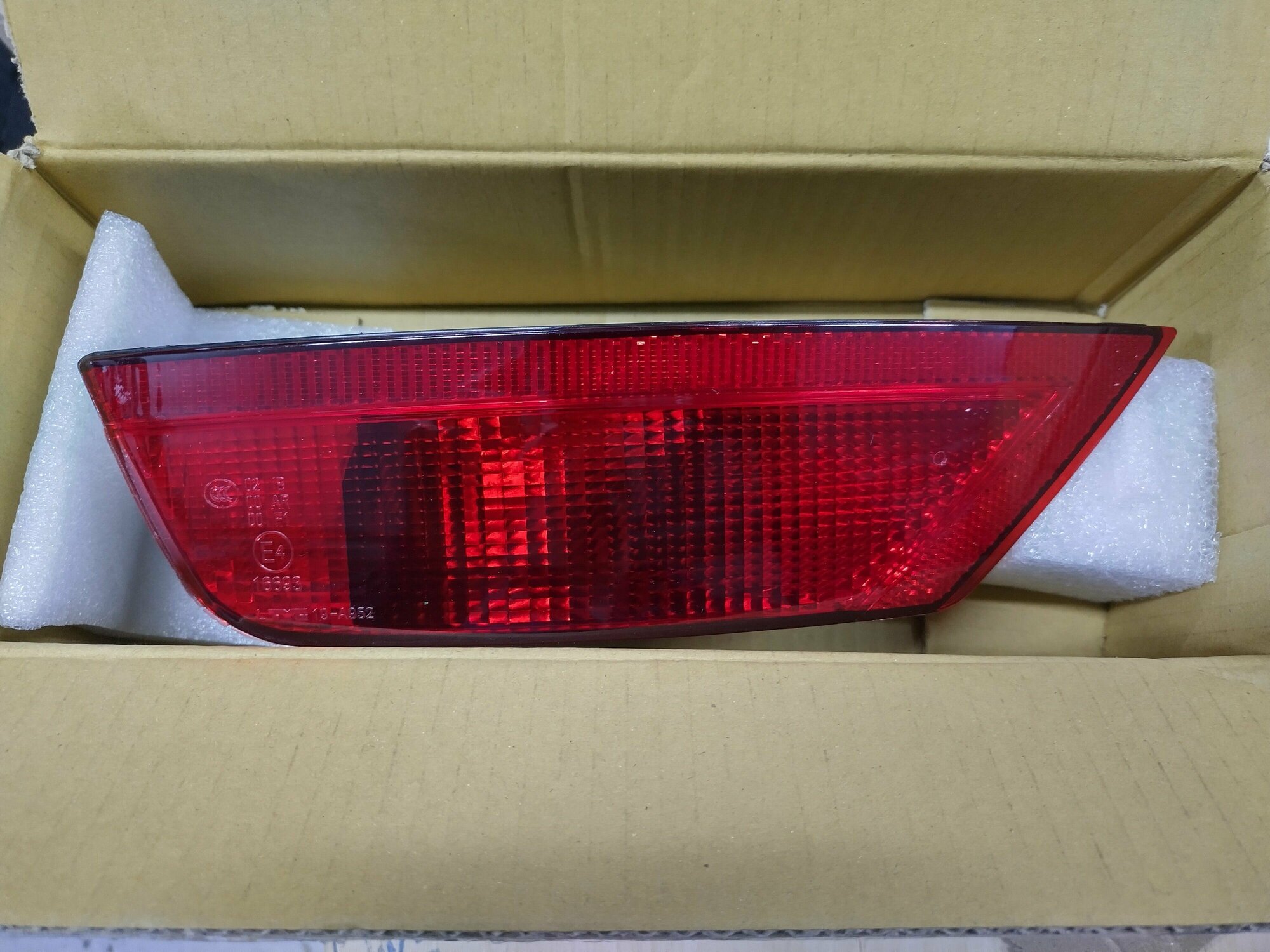 Фонарь противотуманный задний левый FORD FOCUS 2008-2011 HB