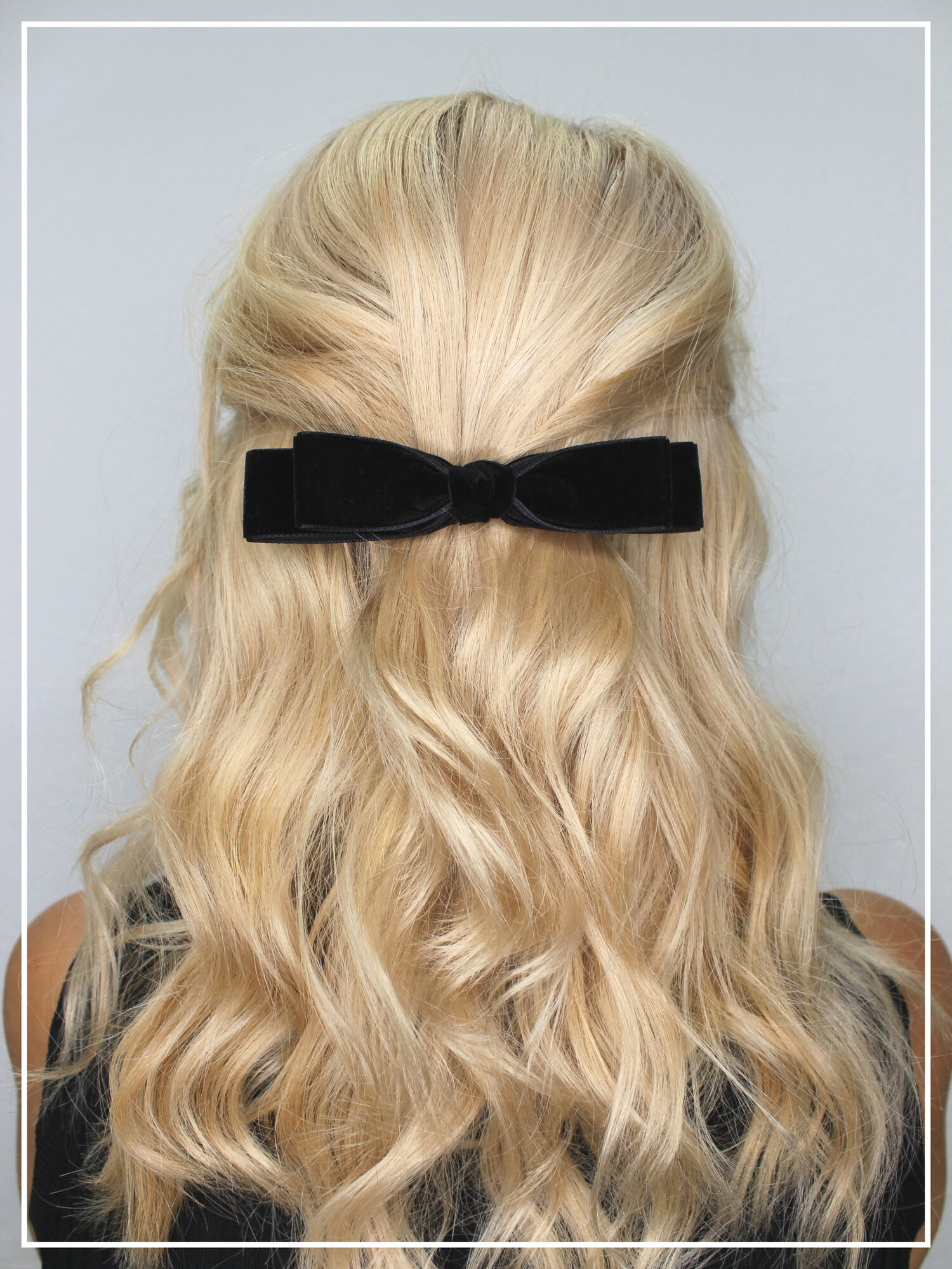 Заколка для волос. Черный бант для волос на заколке ручной работы из бархатной ленты.