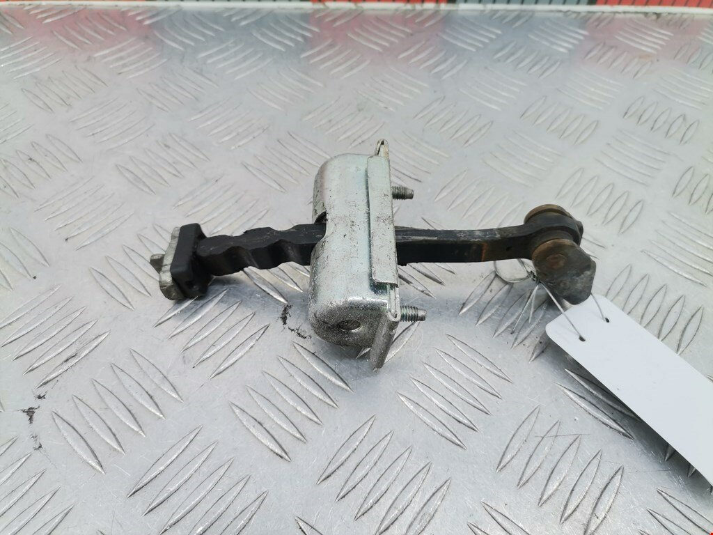 Ограничитель открывания двери передней Opel Corsa D 13242975 арт. 1916687