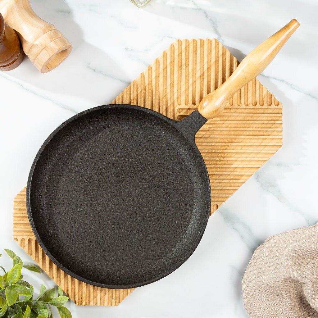 Сковорода Гурман из чугуна, 28 см, с литой ручкой, квадратная, индукция