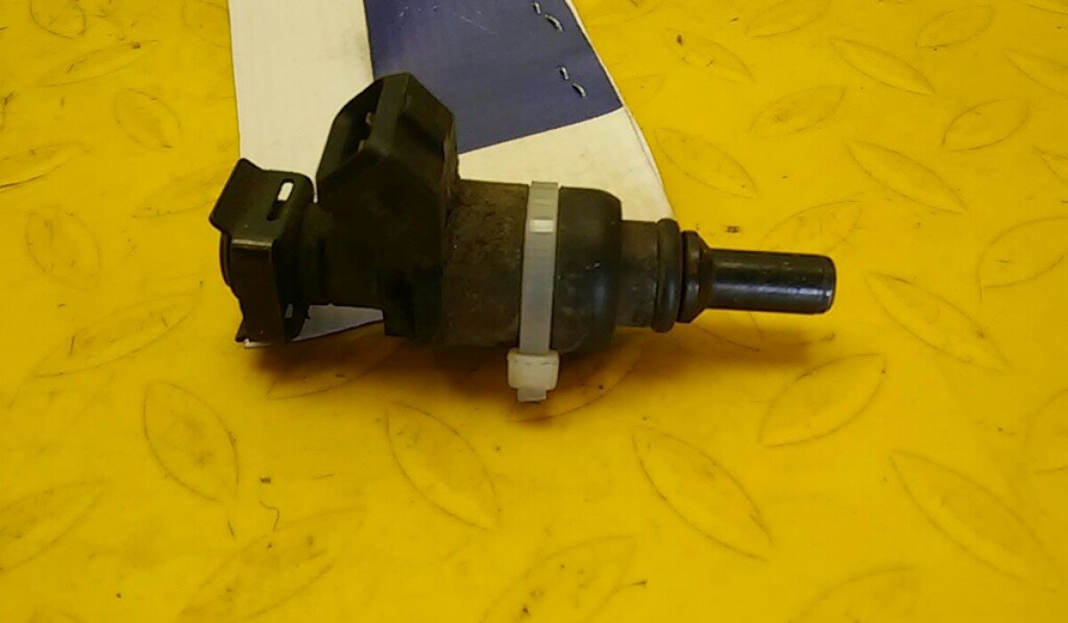 Форсунка инжекторная электрическая 5-серия E39 BMW 13641427240