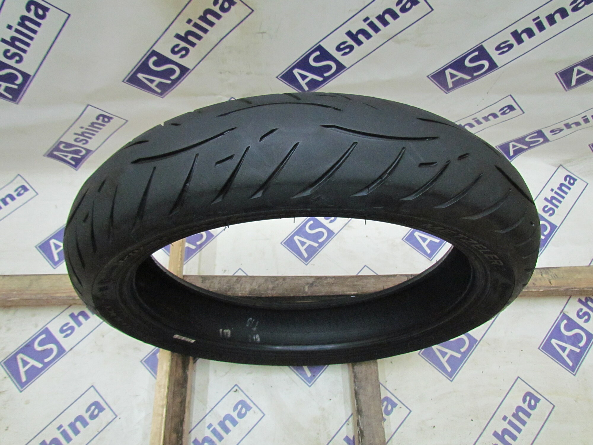 Мотошина БУ для мотоцикла Metzeler Roadtec Z8 Interact 120 / 70 R17 0024690