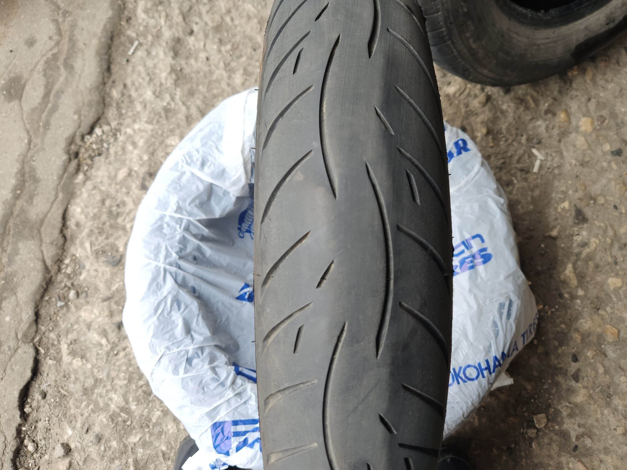Мотошина БУ для мотоцикла Metzeler Roadtec Z8 120 / 70 R17 0021944