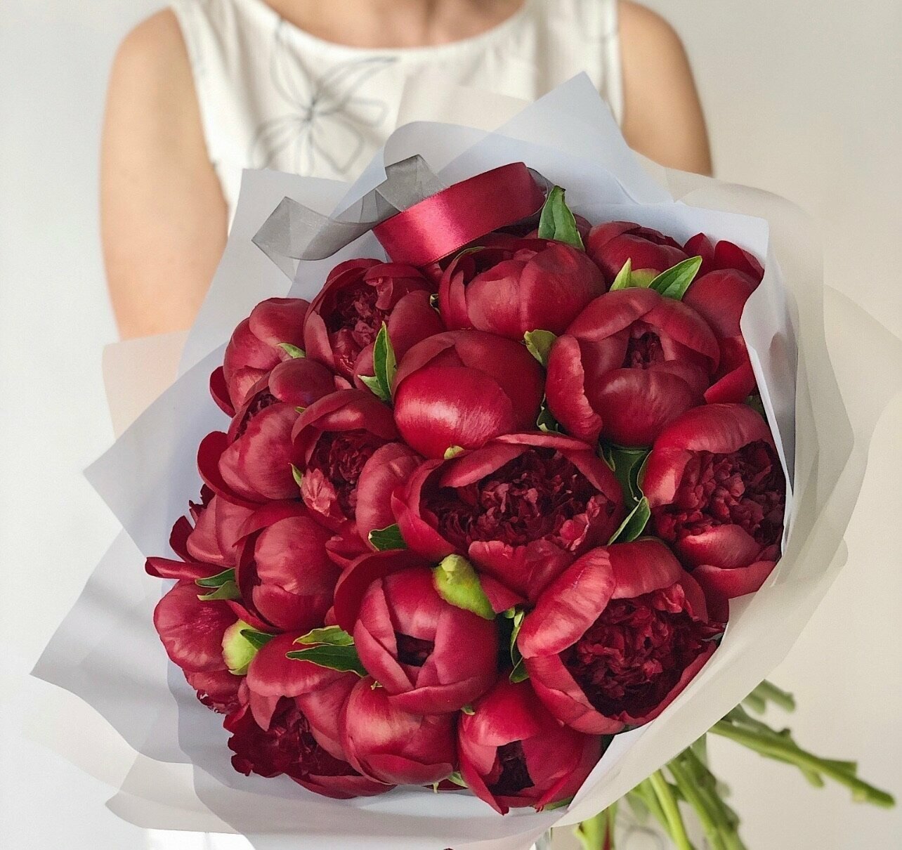 Букет «Для тебя», пионы бордовые, красивый букет цветов, шикарный, премиум букет.