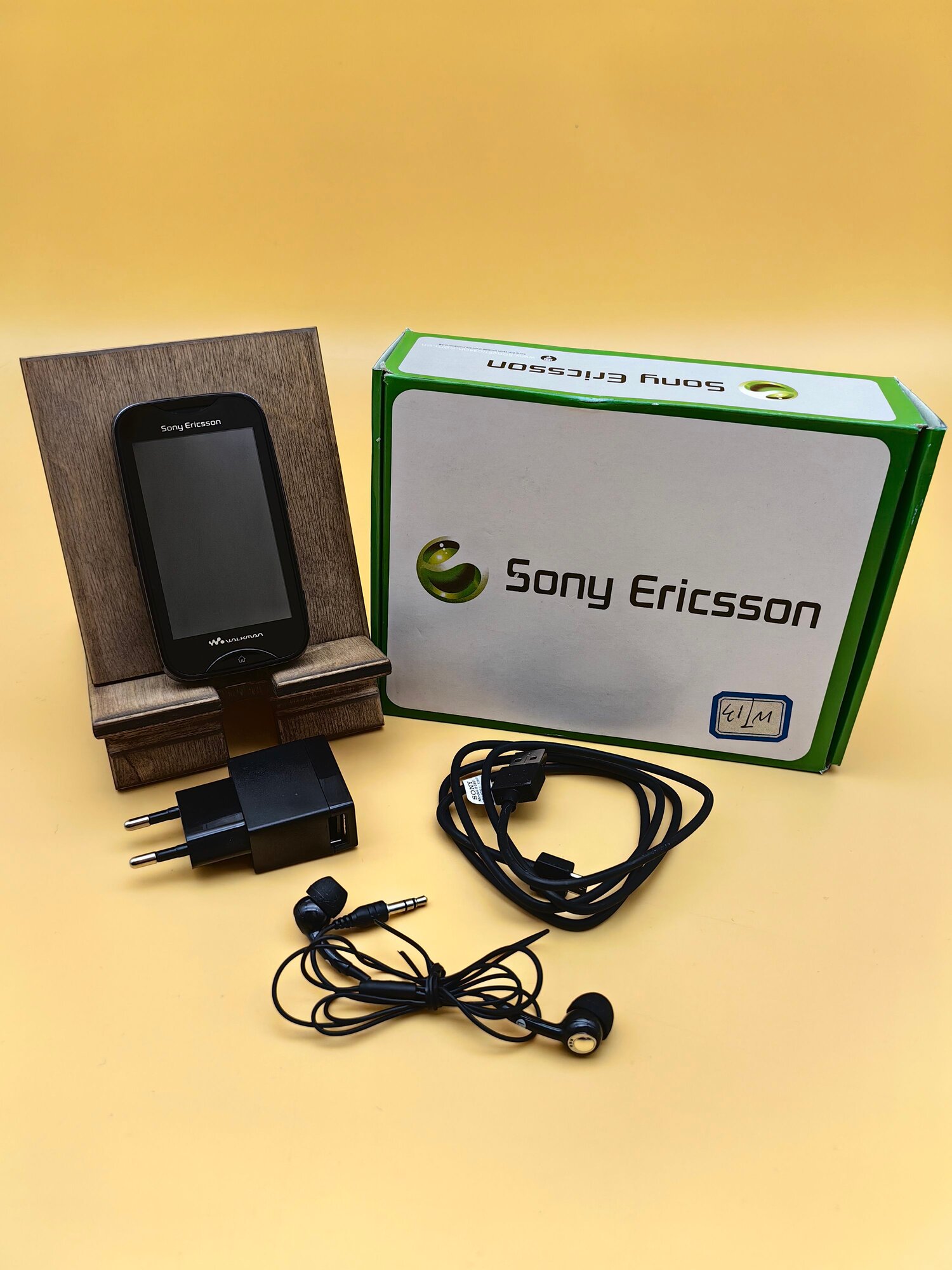 Мобильный телефон Sony Ericsson Mix Walkman (WT13i), Черный