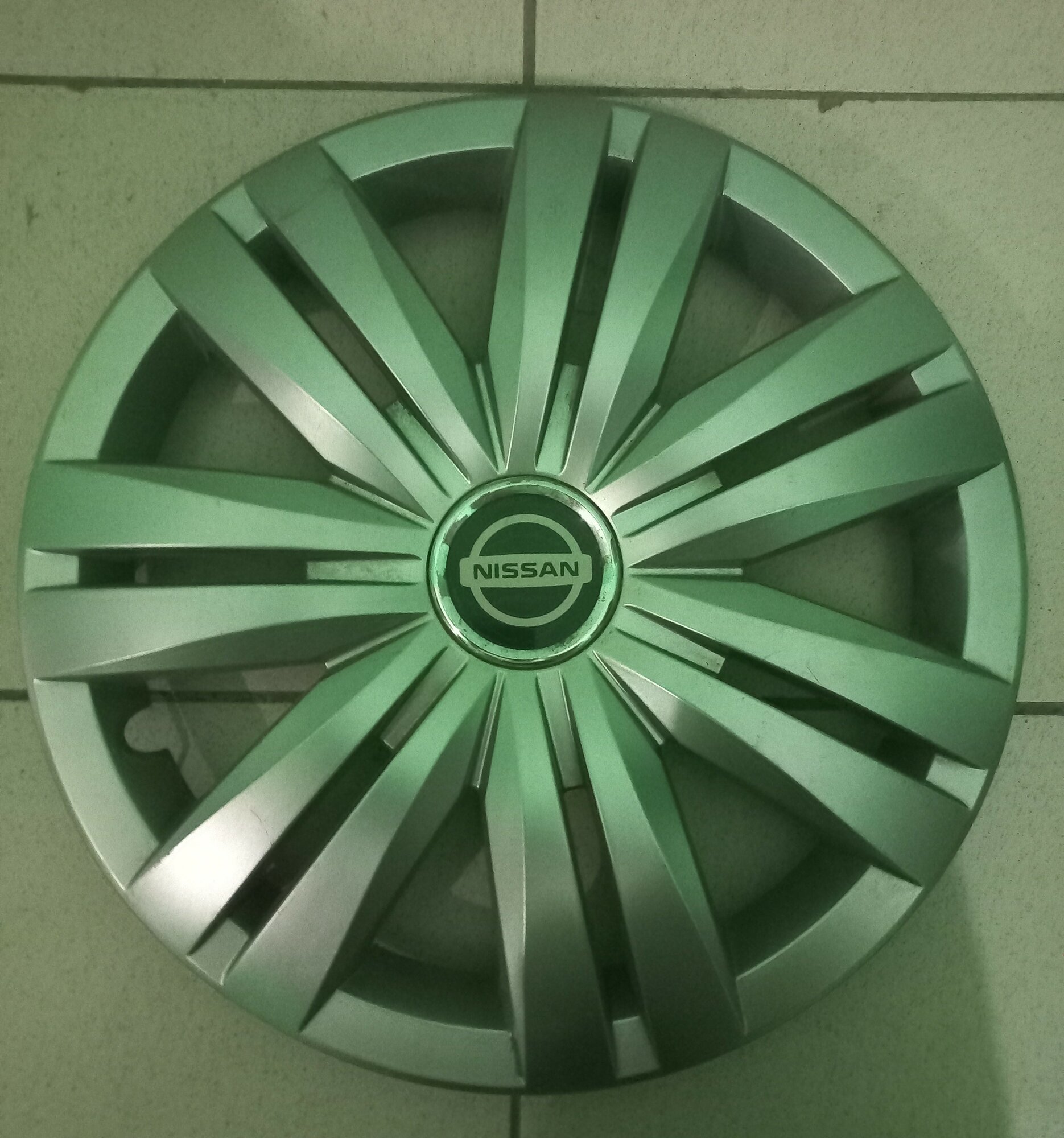 Колпак Nissan R16.Польша.Без сколов и трещин.Все крепления целые.Возможня потертости.Смотри фото.