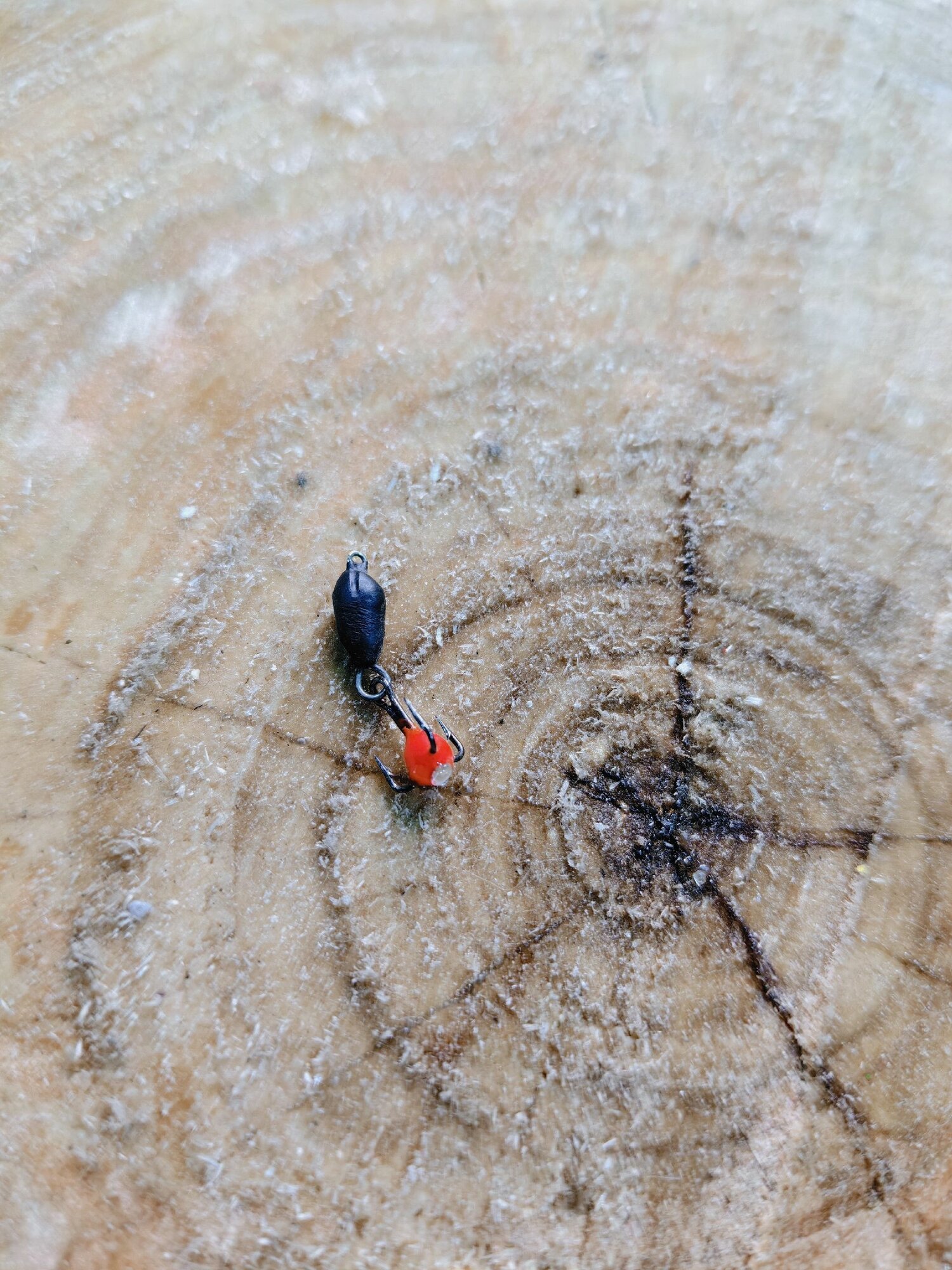 Мормышка рыболовная Чертик 1 штука для зимней и летней рыбалки 1.1 гр. цвет черный с красной коронкой