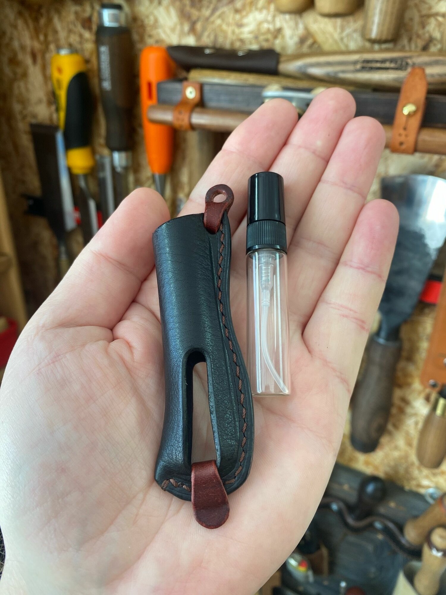 Кожаный футляр ручной работы для пробника духов + пустой флакон 5 мл.