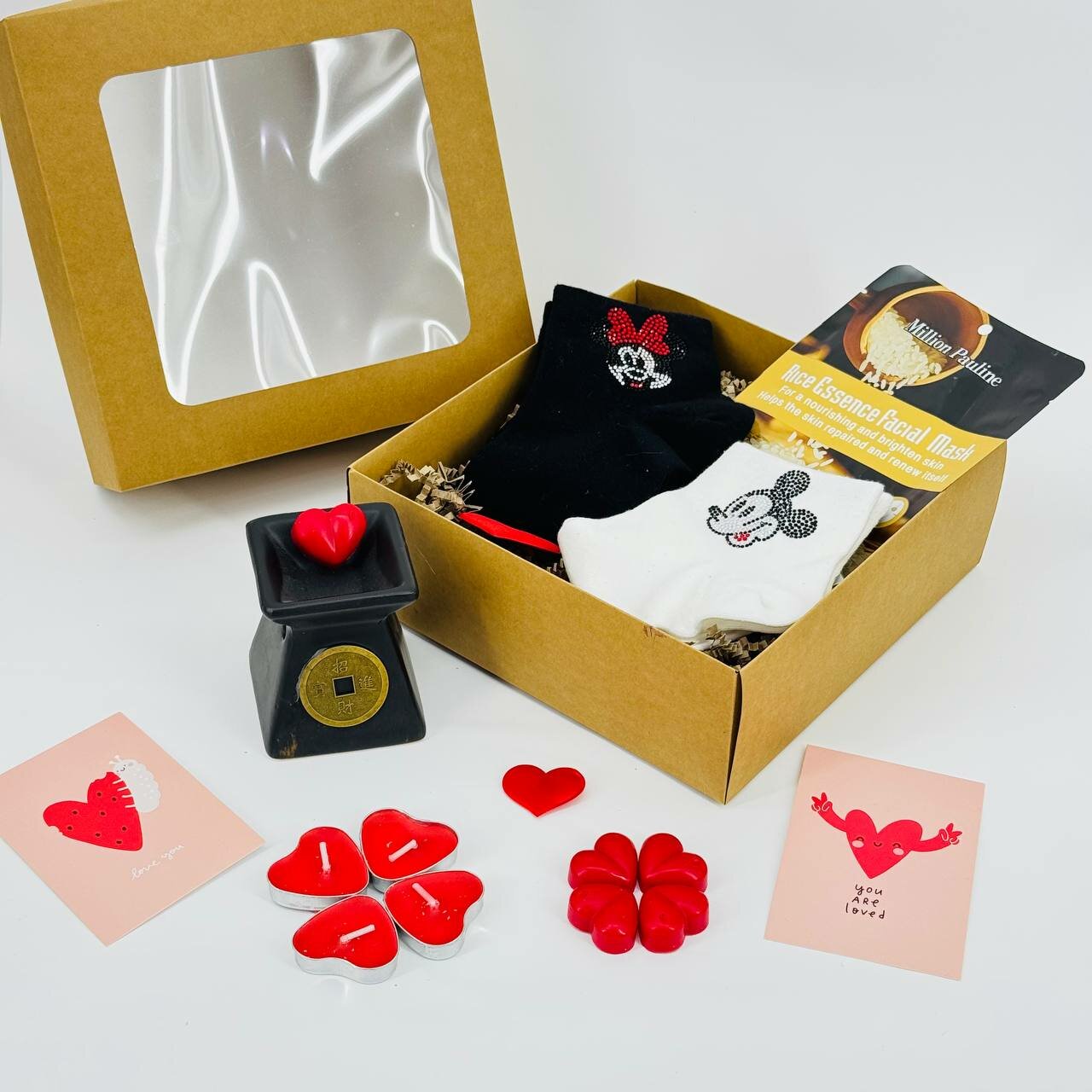 Подарок на 14 февраля для девушки. Арома лампа, саше мелтс, свечки сердечки, маска для лица, носочки