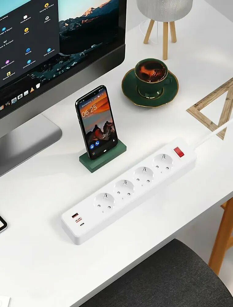 Сетевой фильтр с 4 розетками и кабелем USB PD/QC3.0 (5/9/12V) мощностью 20 Вт-2 м белого цвета