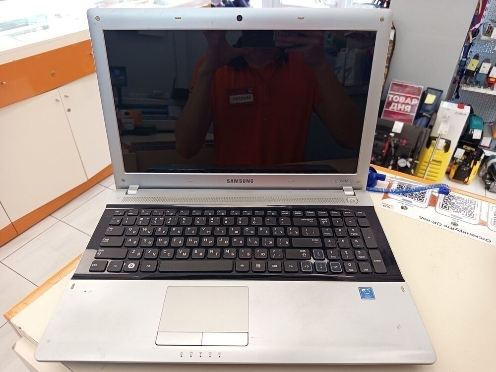 Ноутбук Samsung NP-RV513-A01, 1366x768, AMD E-450, RAM 4 ГБ, SSD 120 GB, HDD 160 GB, AMD HD Graphics 6320, Windows 7 Б/у уценка