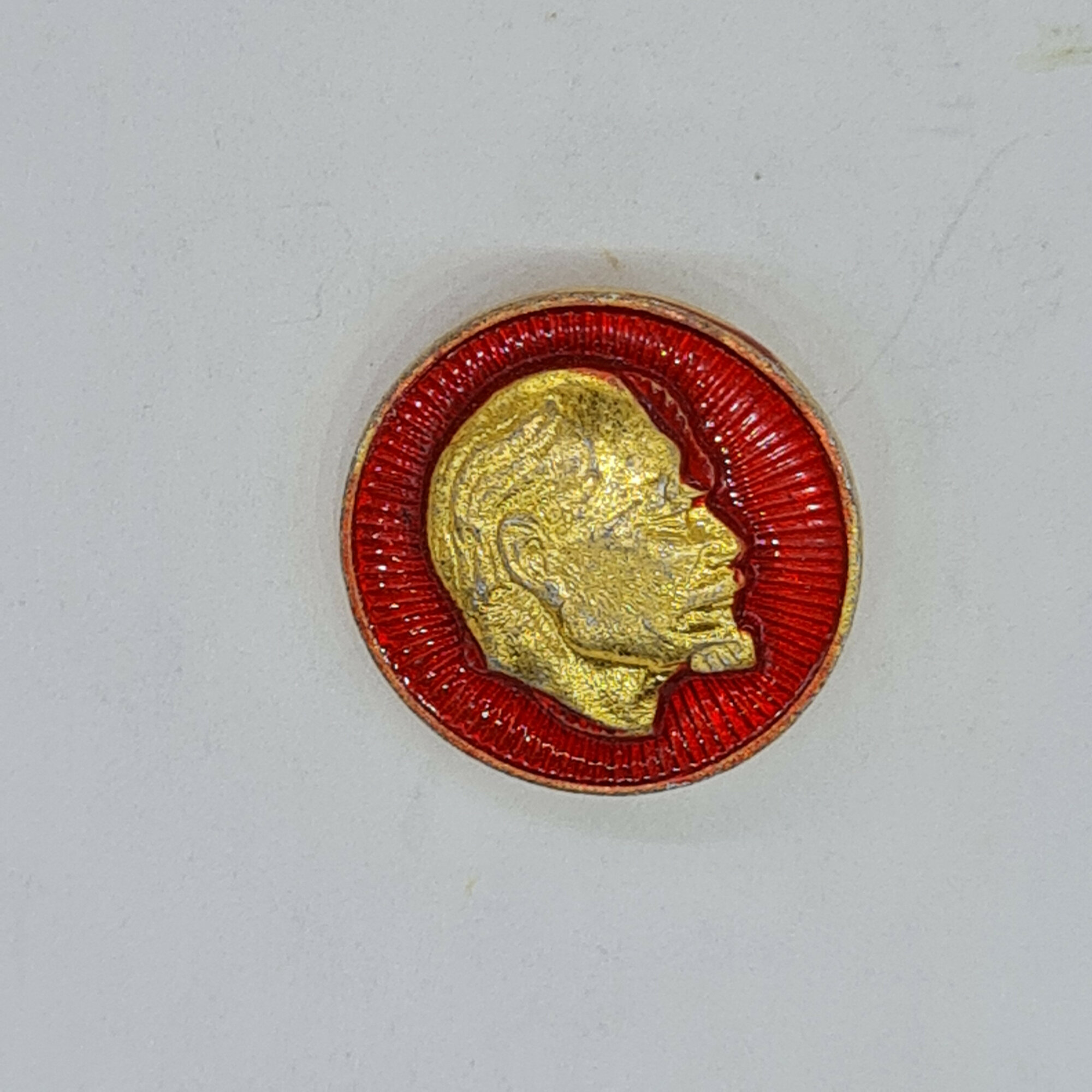 Значок СССР профиль Ленина в красном круге на ножке, круглый портретный, советский и винтажный