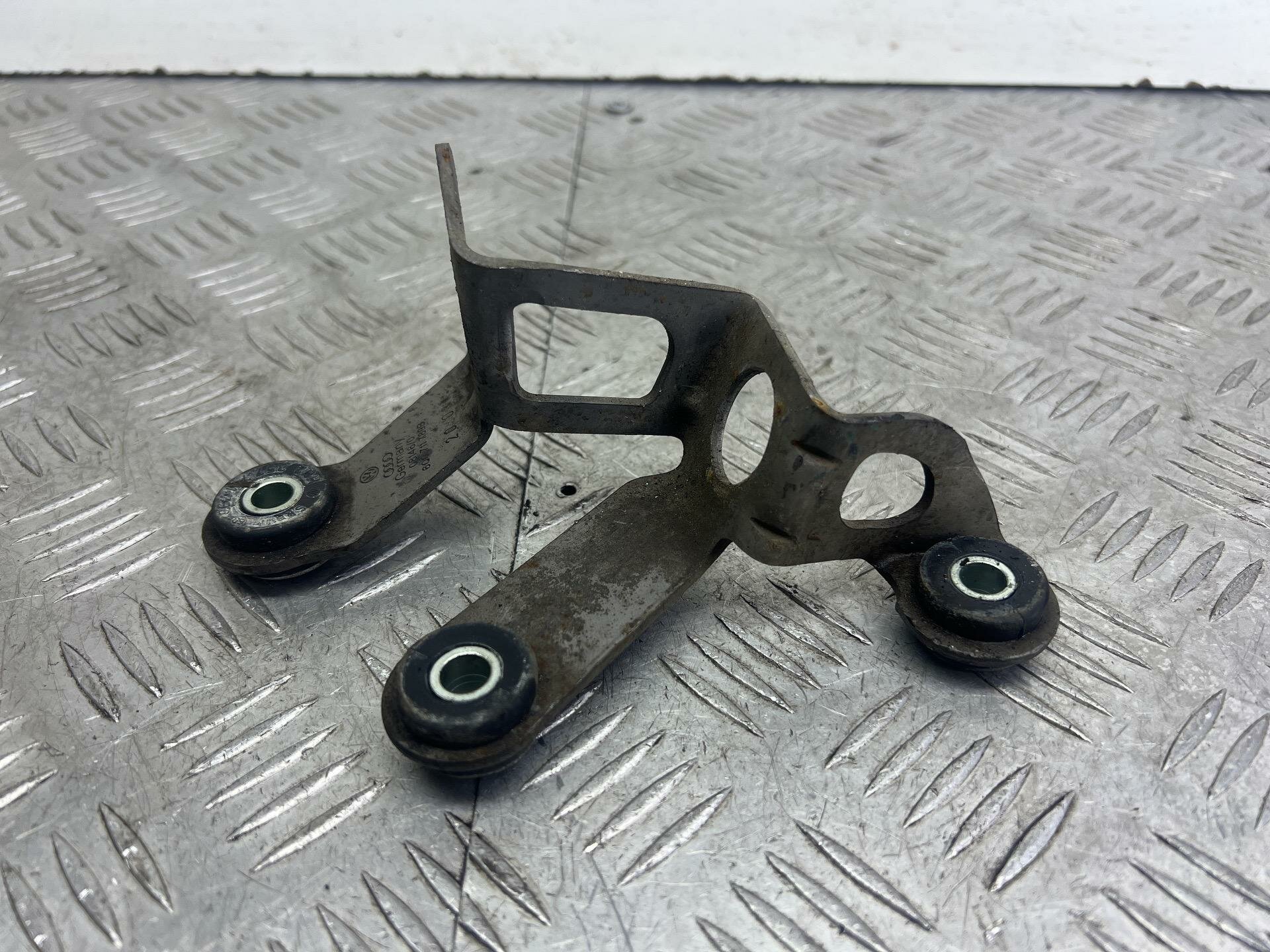 Кронштейн коробки (балка кпп) SEAT Ibiza 3 рест. (2006 - 2008) 6Q0711789B