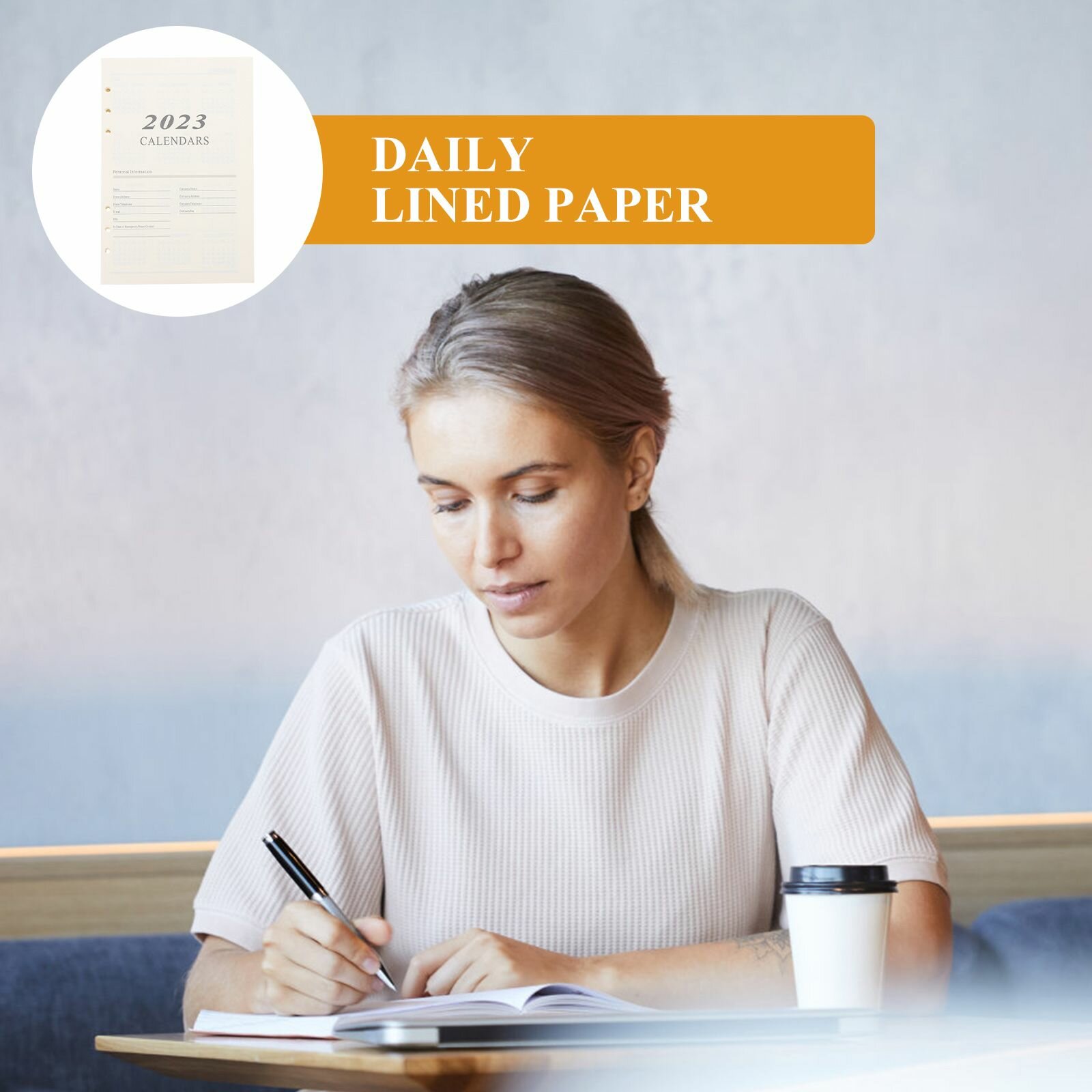 Набор белых бумажных листов для записей и планирования в блокнот