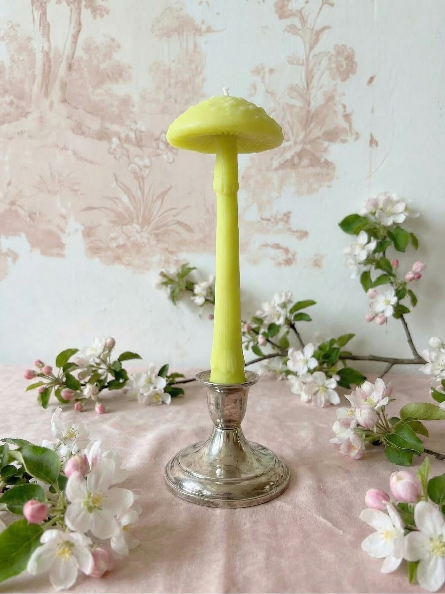 Свеча Unification love "Гриб мухомор, цвет салатовый", ручная работа, аромат ваниль и дерево