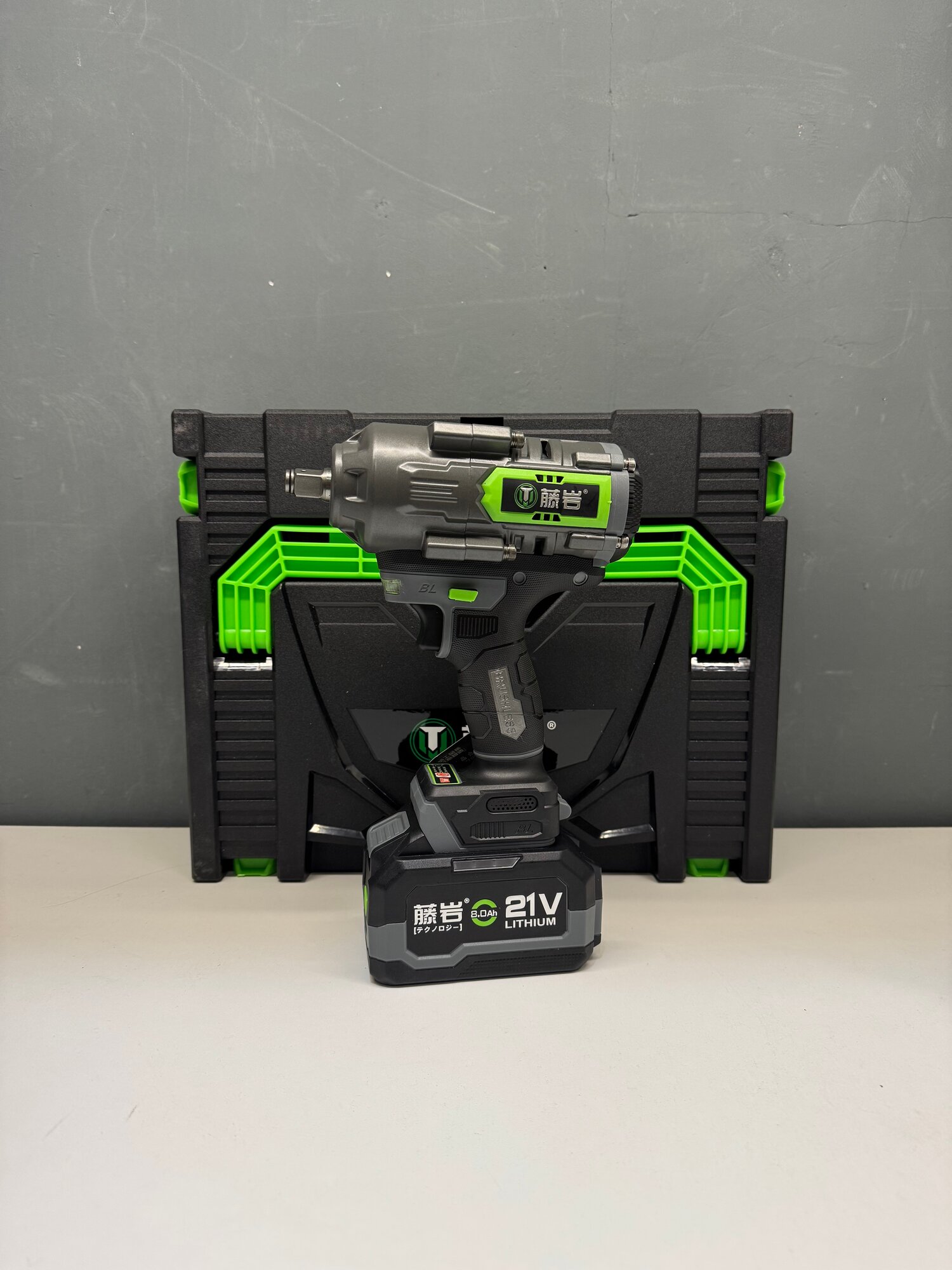 Гайковерт аккумуляторный TENYN EX1200, (1200n. m)2 акб по 8Ah, кейс