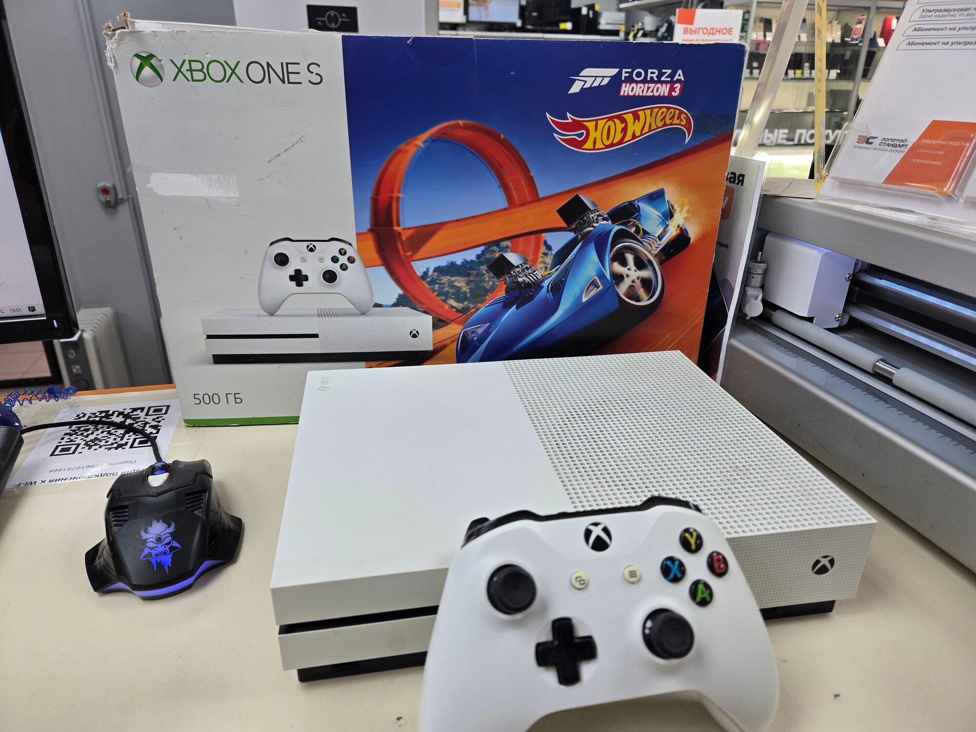 Игровая приставка Microsoft Xbox One S, Blu-ray, 500GB, нет геймпада Б/У Уценка