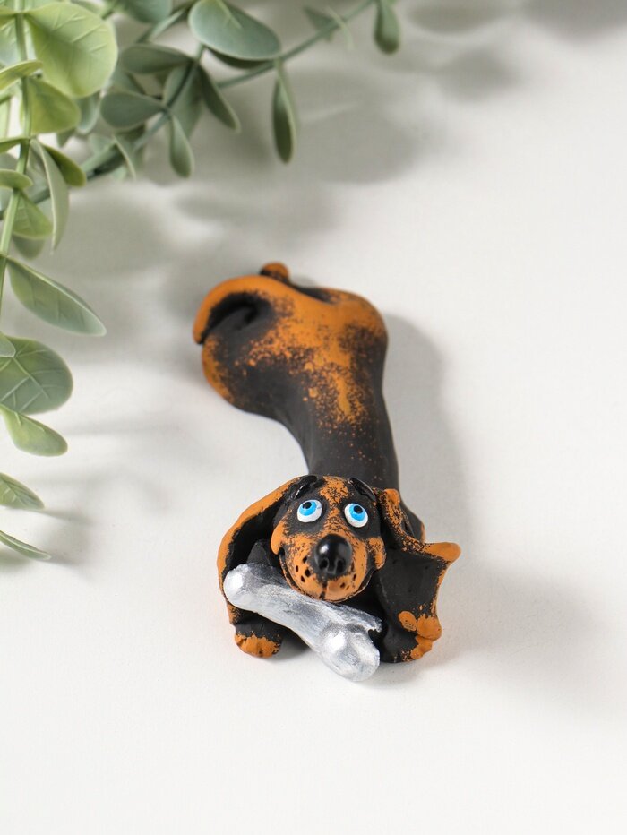 Фигурка «Такса с костью», 4.6×4.5×10.6 см