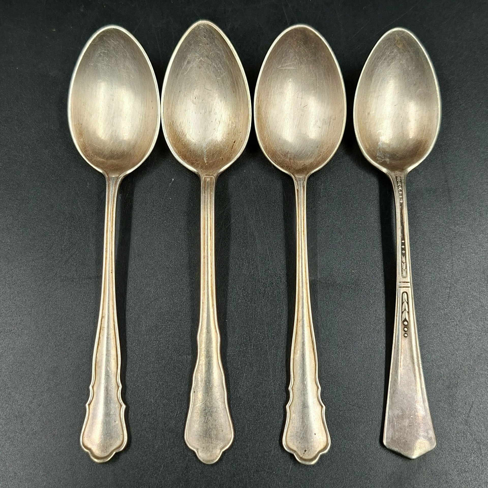 Набор из четырех чайных ложек в стиле ар-деко (в подборе), металл, серебрение