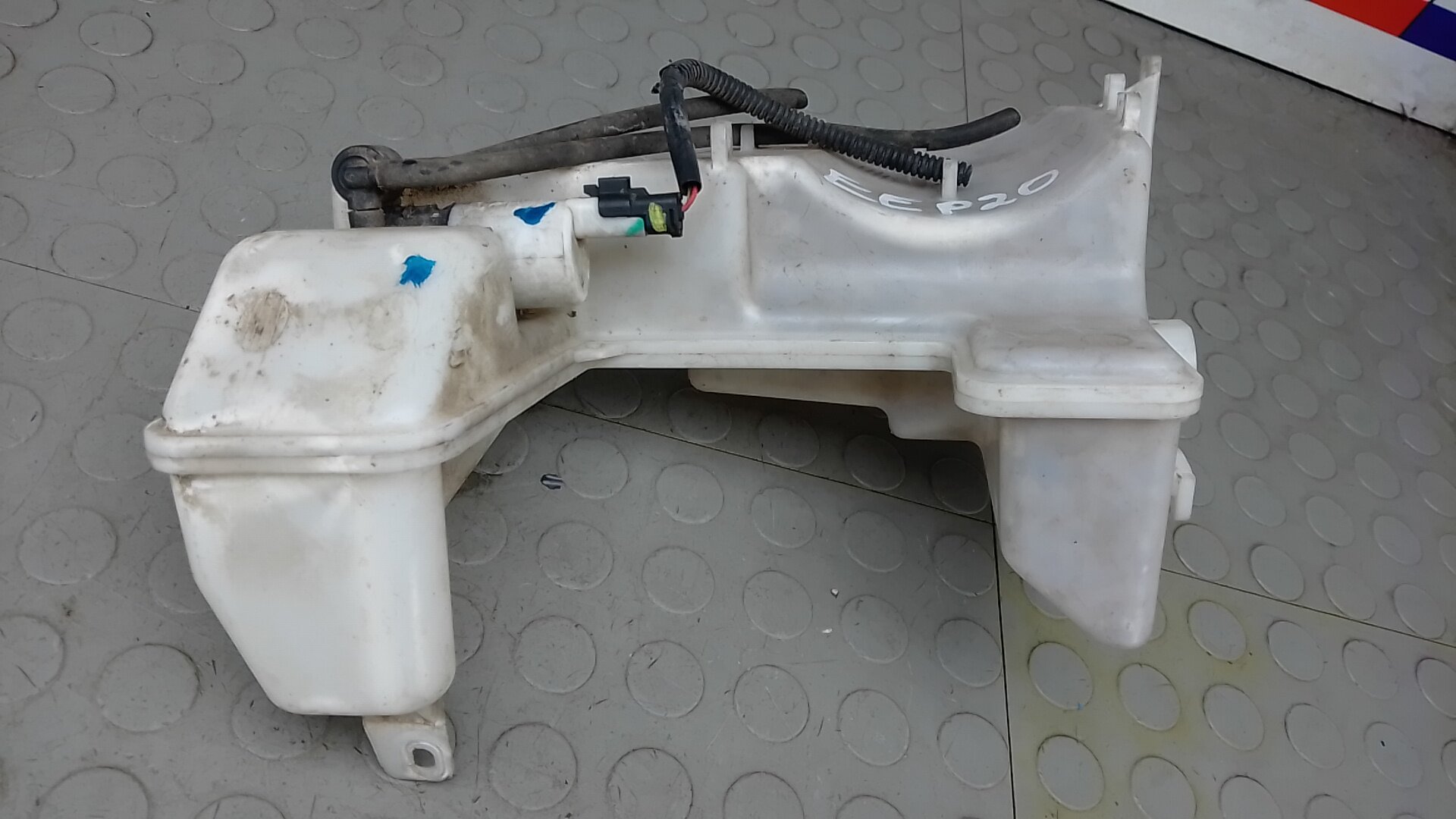 Бачок омывателя PEUGEOT 308 1