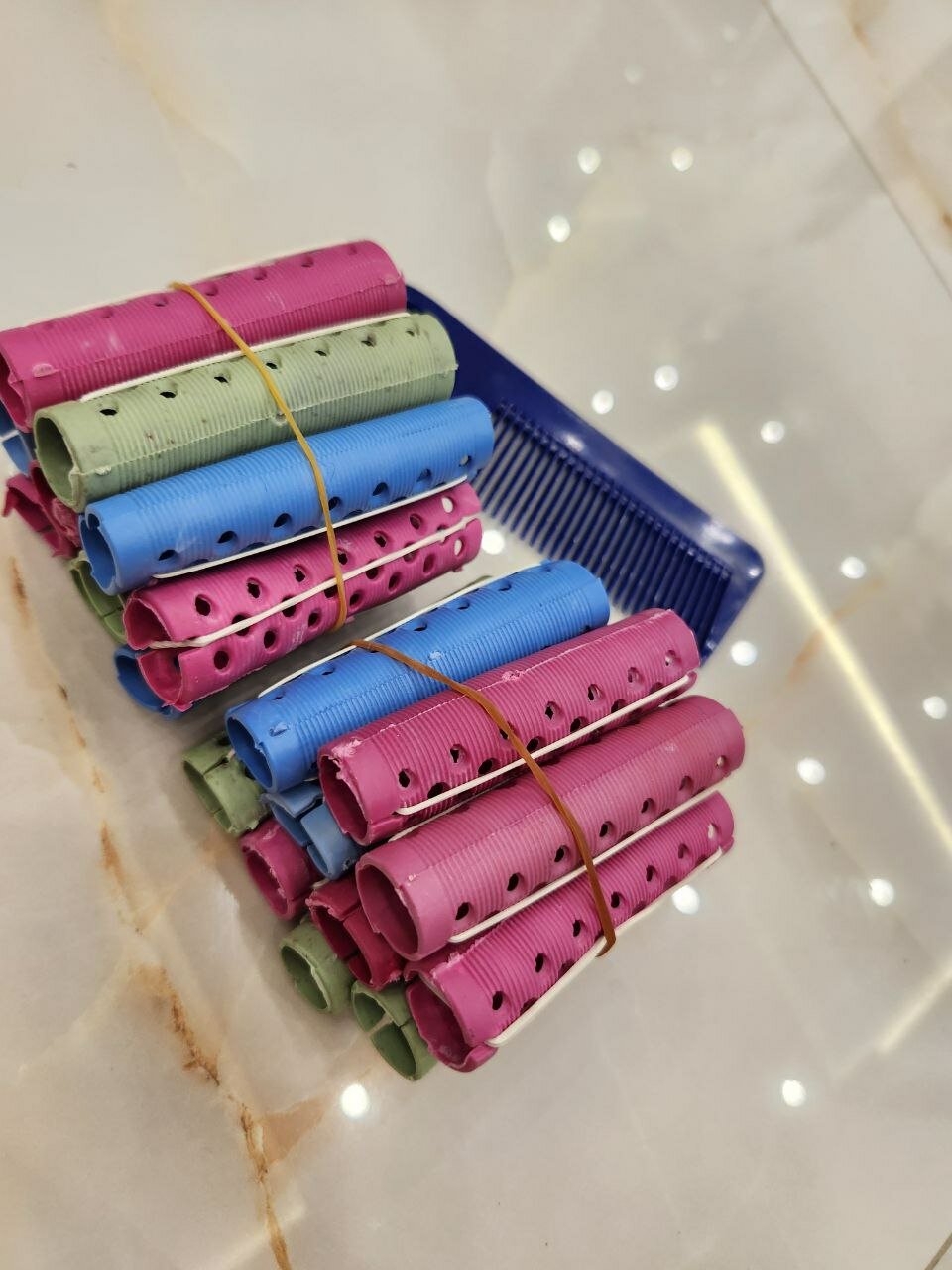 Бигуди резиновые с резинкой 20штук+расчёска в подарок, можно сушить феном для быстрой укладки.