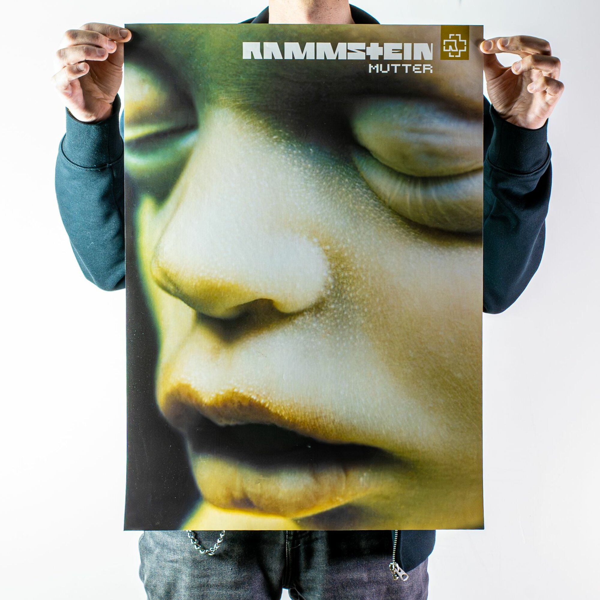 RAMMSTEIN. Постер 42 х 60 см. Мелованная бумага, офсетная печать. Плотность бумаги 130 г/м2 (как обложка компакт-диска). Поставляется в прочном картонном тубусе