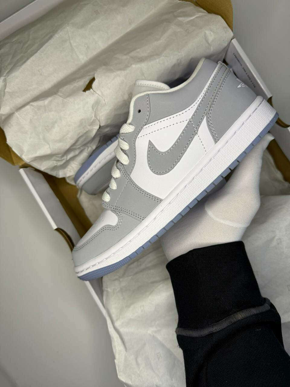 Кроссовки Jordan Air Jordan 1 Low, полнота D, размер 42.5 EU, серый — фото 1