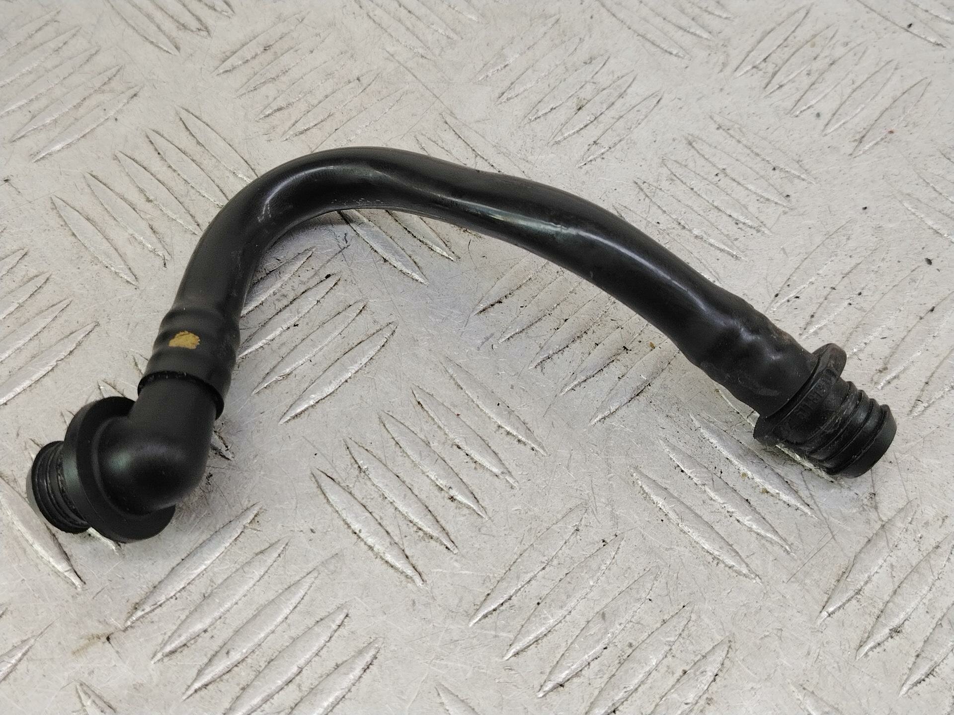 Трубка вакуумная Volkswagen Passat B5 1999 321611813D